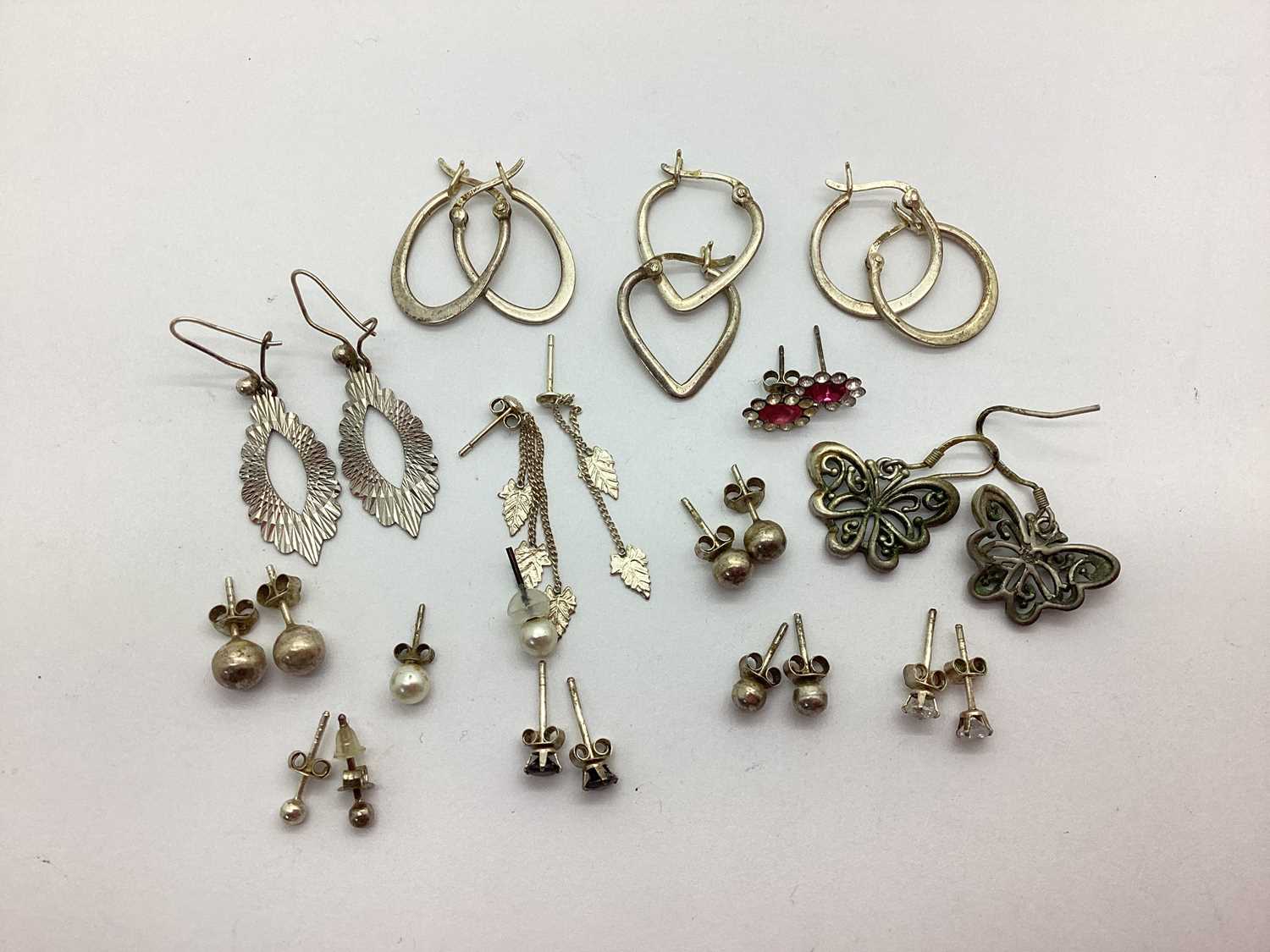 Lot 151 - A Small Collection of Earrings to include