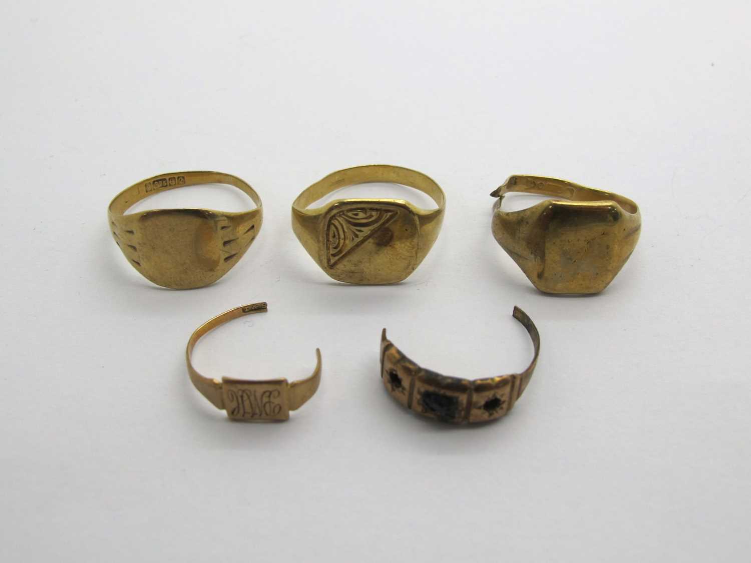 Lot 203 - Scrap Gold - 9ct Gold Signet Rings,