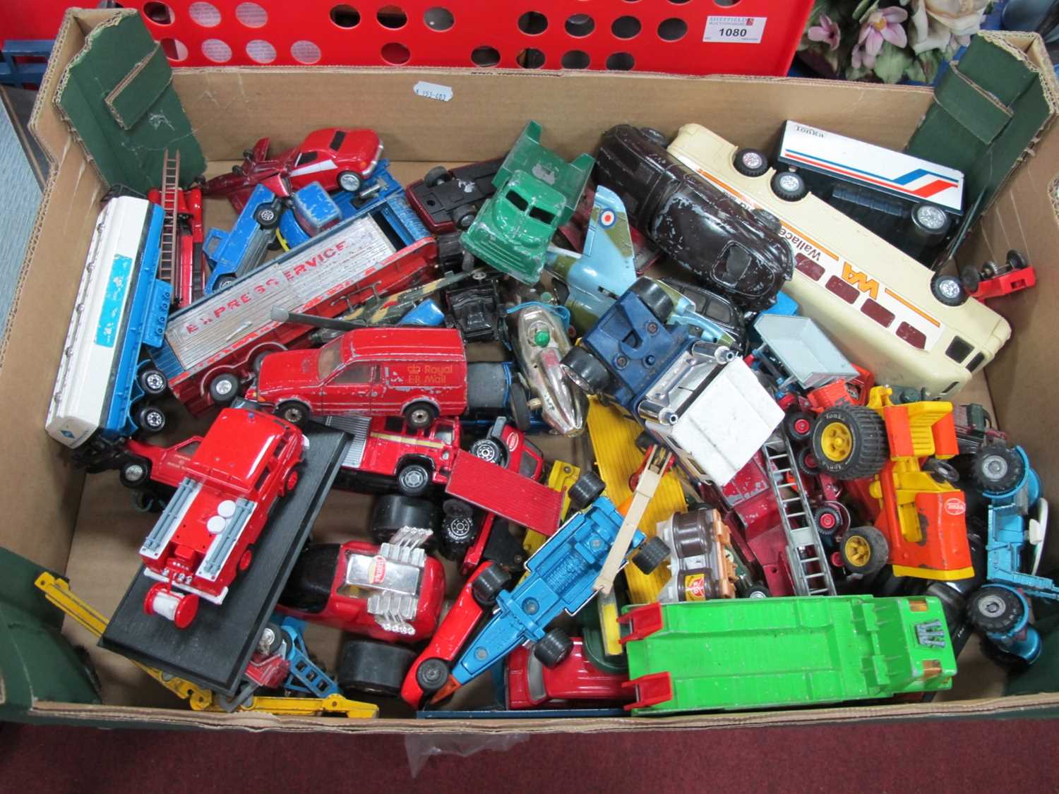 Lot 1081 - A large collection of diecast models to
