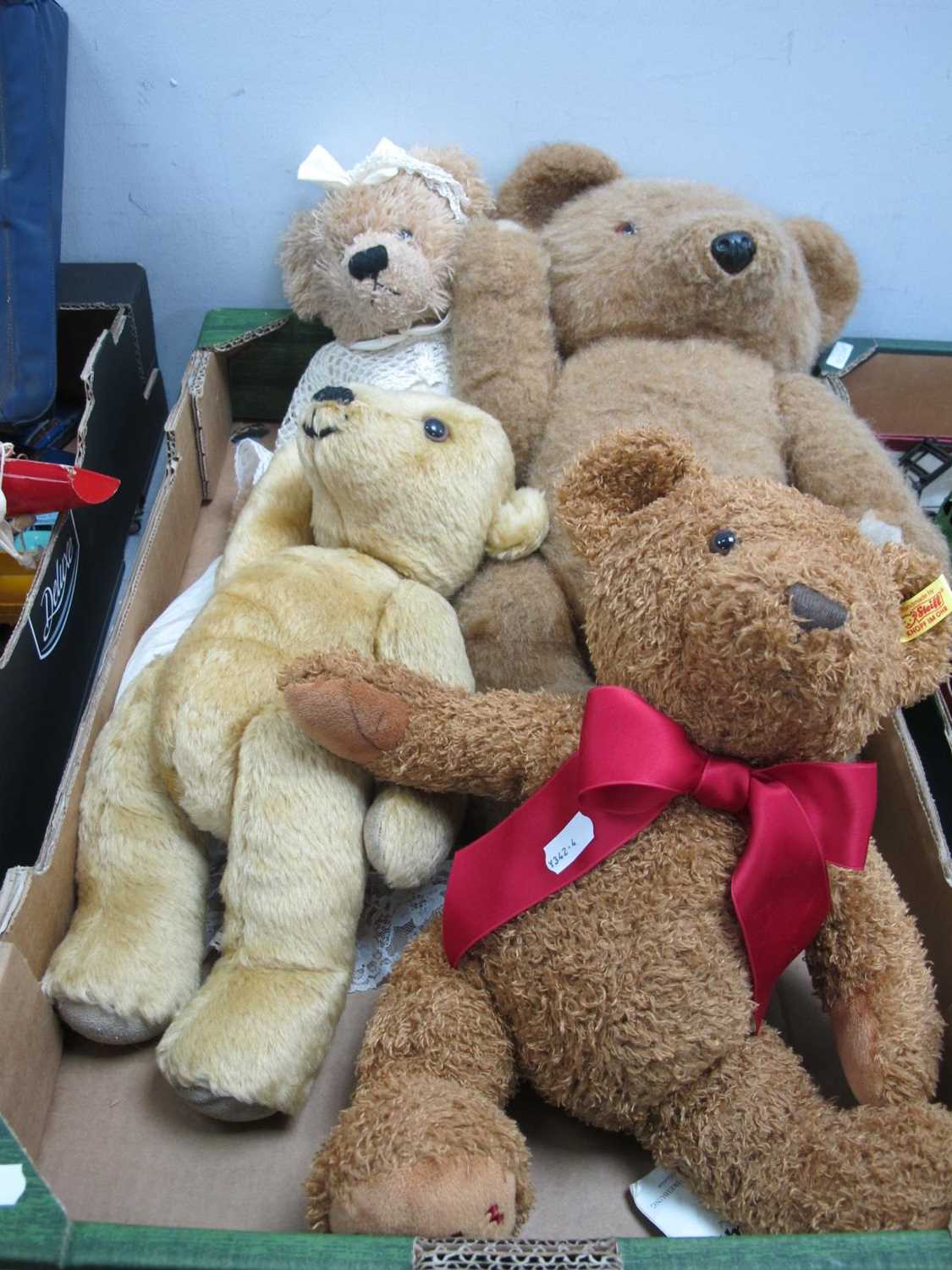Lot 618 - Four modern teddy bears to include Steiff
