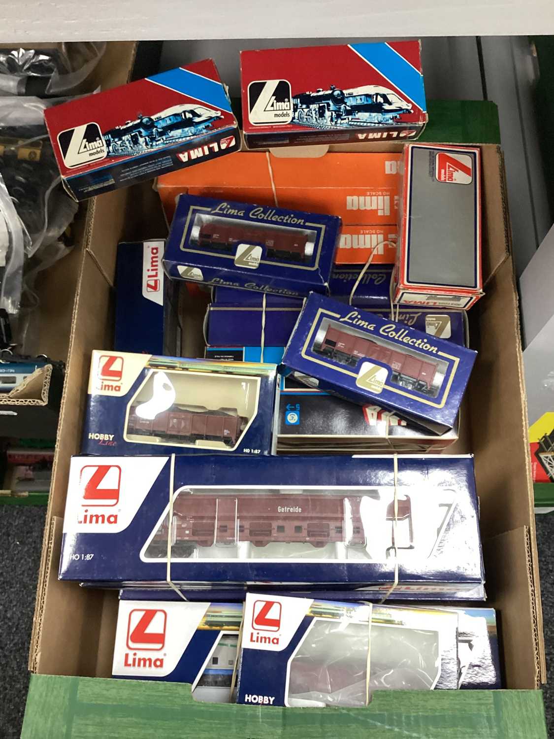 Lot 59 - HO gauge rolling stock from Lima, boxed,