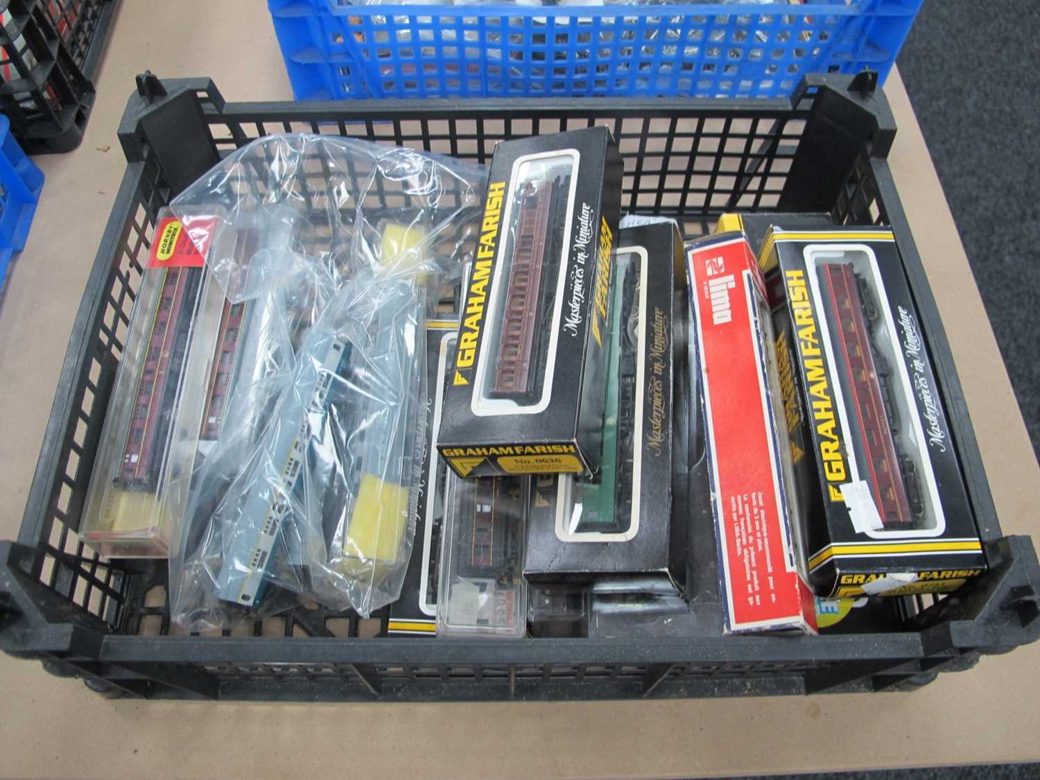 Lot 219 - Eighteen 'N' Gauge Outline British Coaches