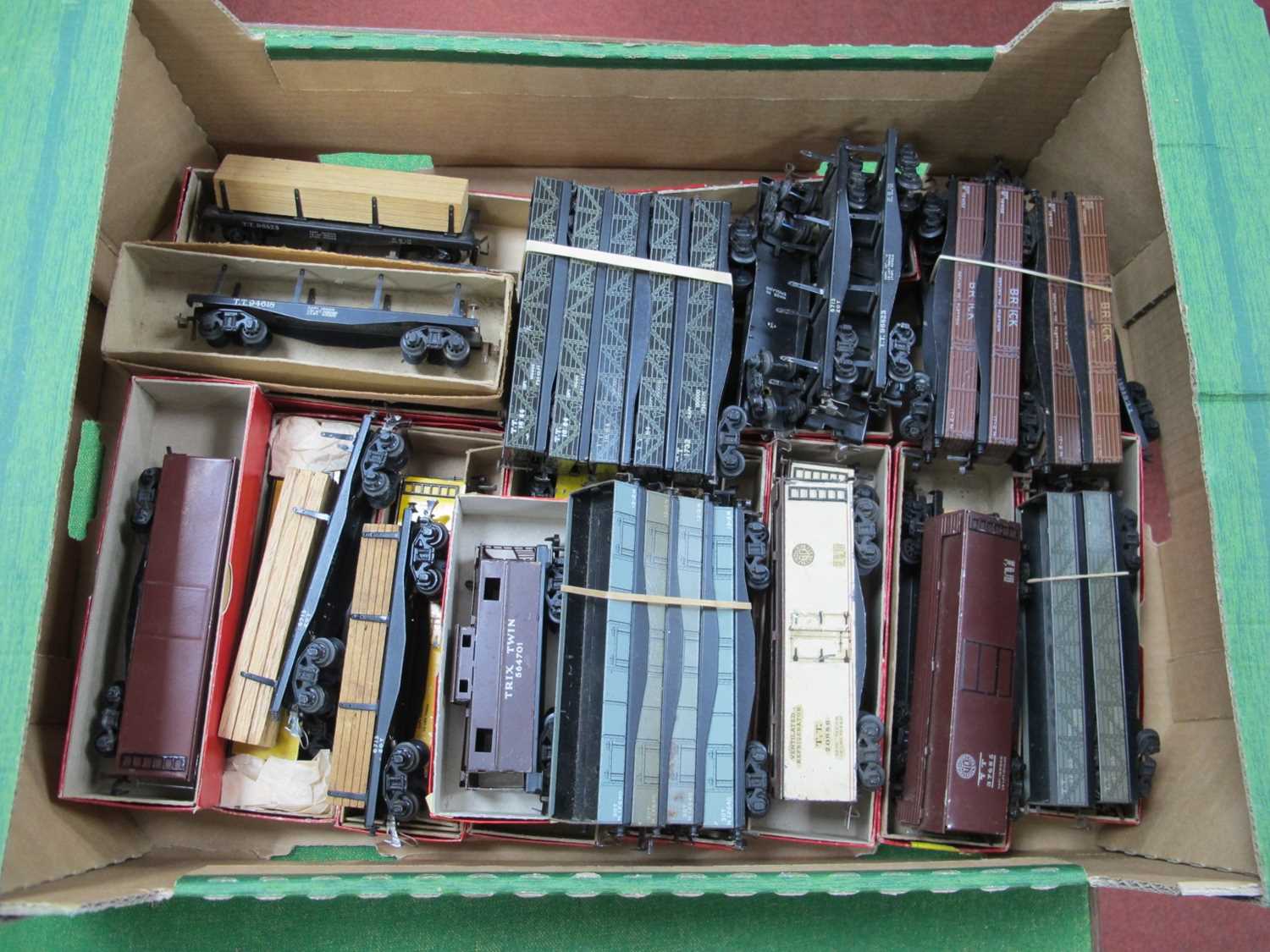 Lot 411 - Quantity of Post and Pre War Trix 'OO' Scale