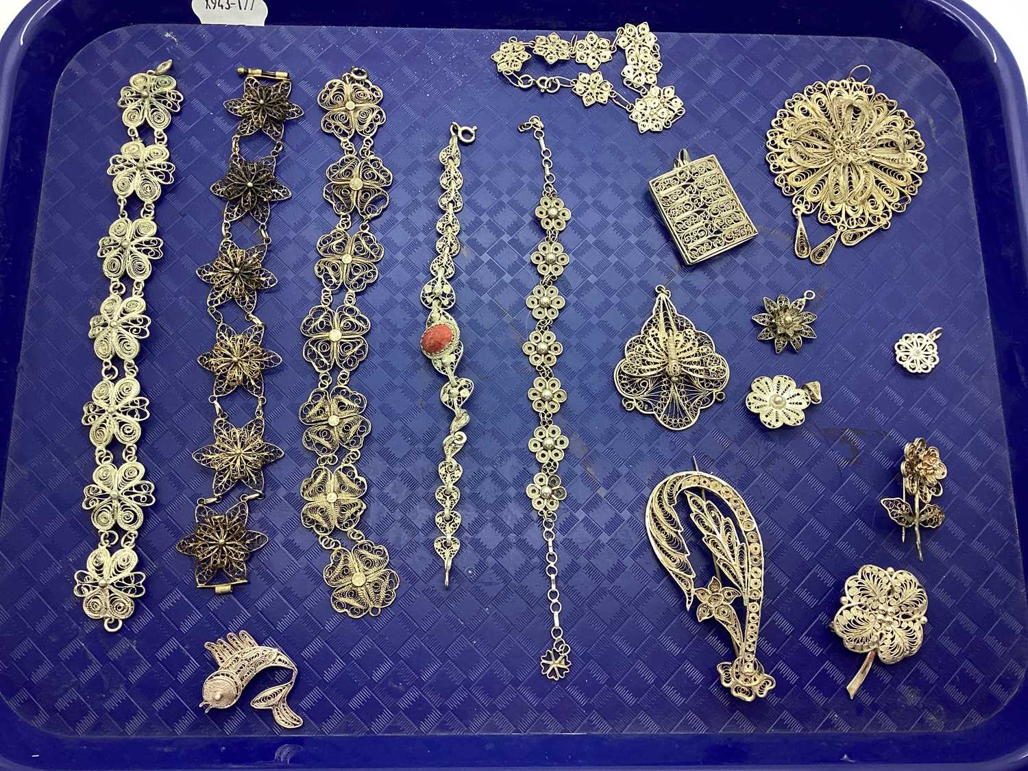 Lot 163 - An Assortment of Filigree Jewellery, to