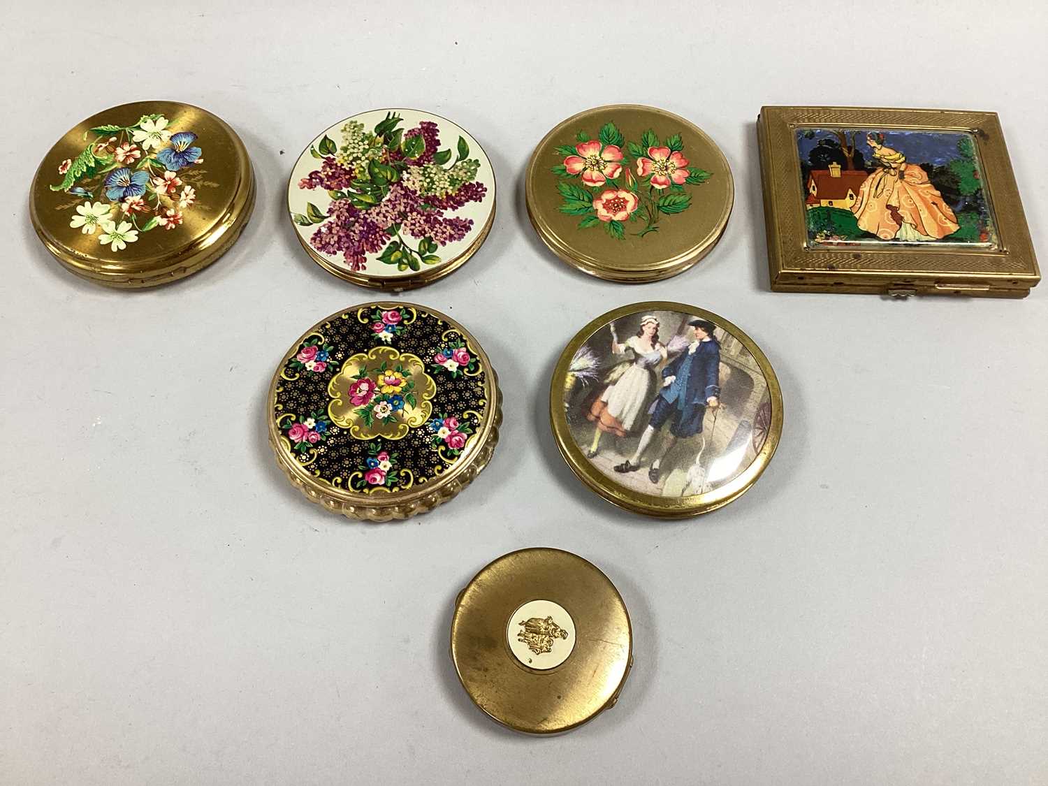 Lot 215 - An Assortment of Gilt Tone Vintage Compacts,