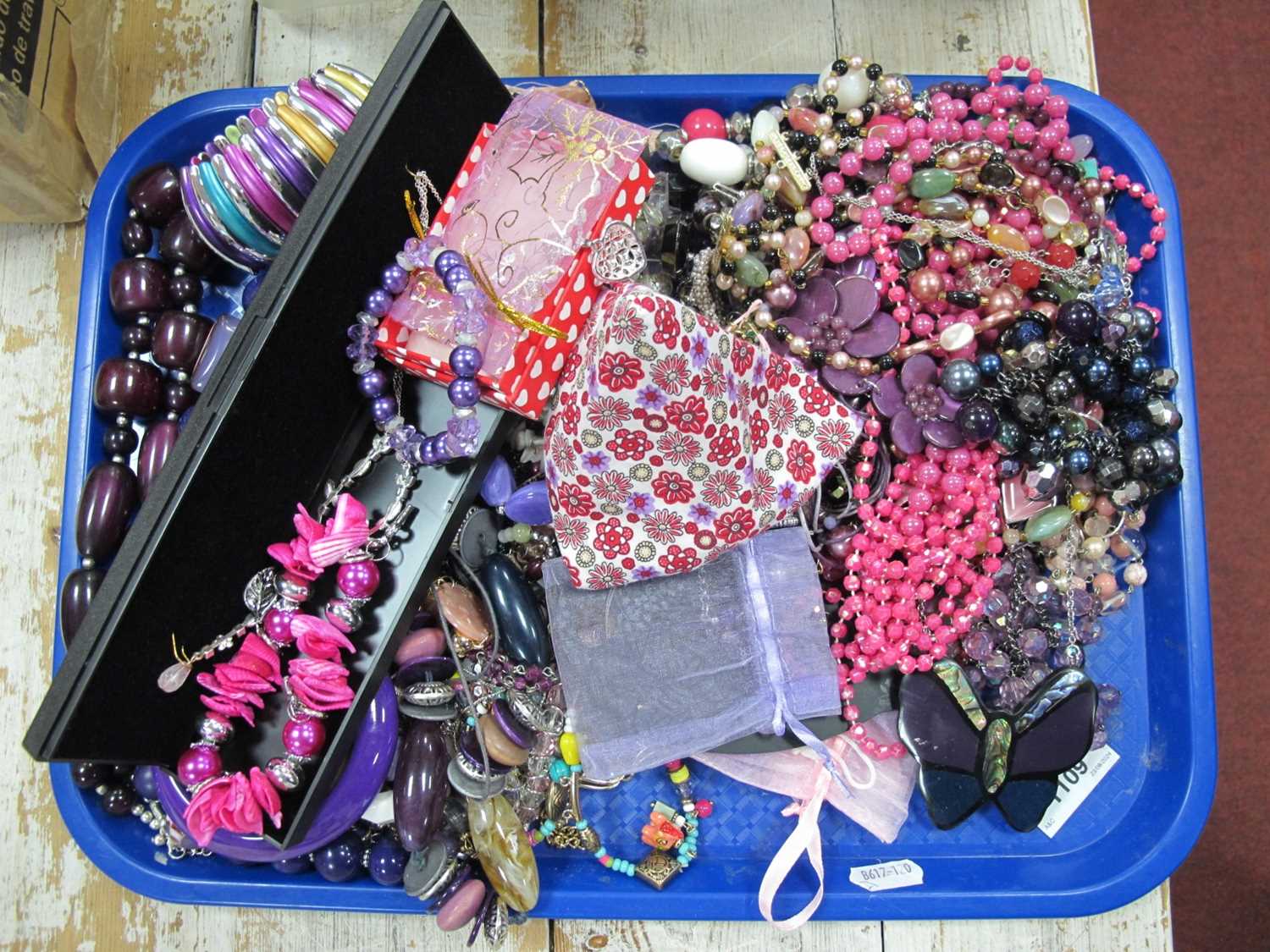 Lot 1109 - An Assortment of Costume Jewellery, in hues