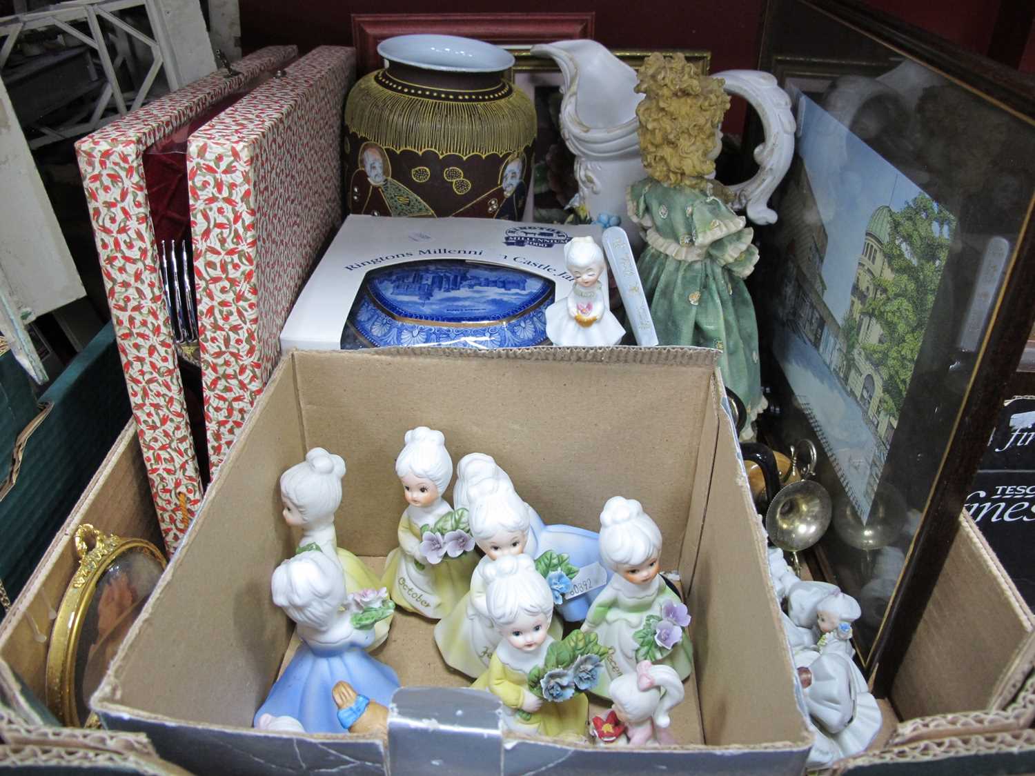 Lot 1028 - Cutlery, prints, Italina figurines,