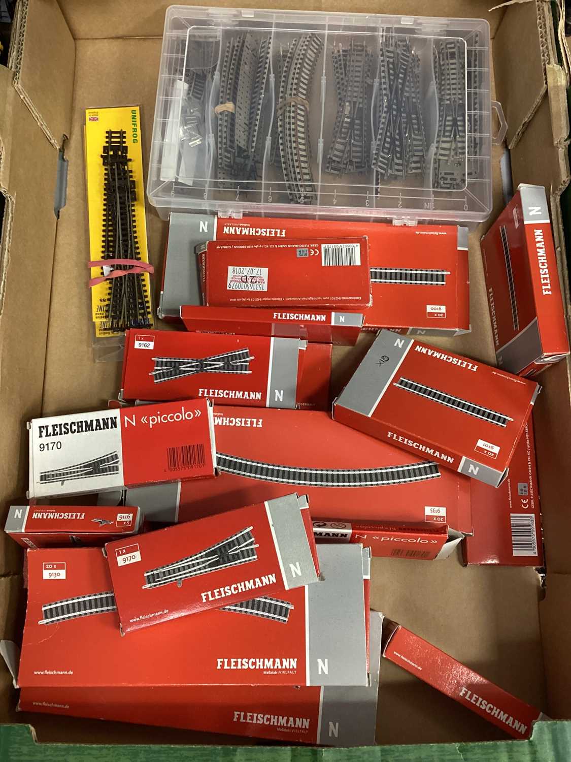 Lot 812 - A collection of Fleischmann N gauge track