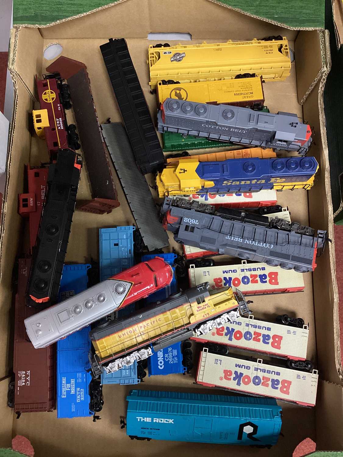 Lot 813 - Approximately twenty-three HO gauge outline