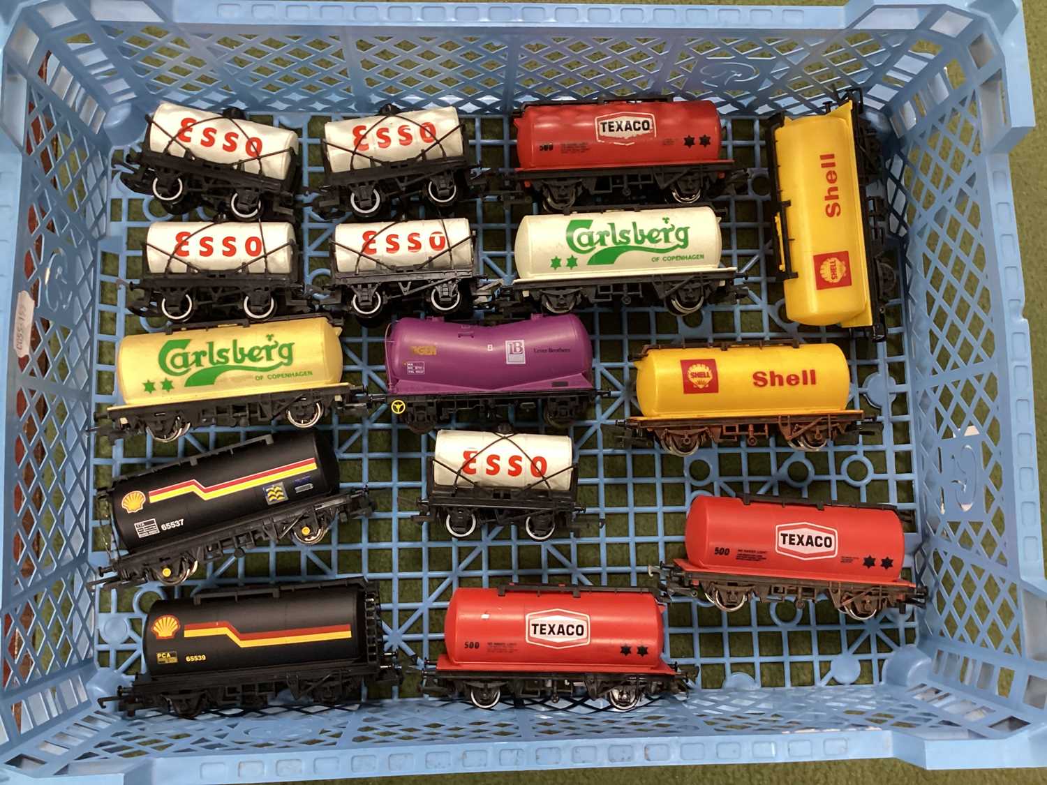 Lot 855 - Fifteen OO Gauge Tanker Wagons mostly by