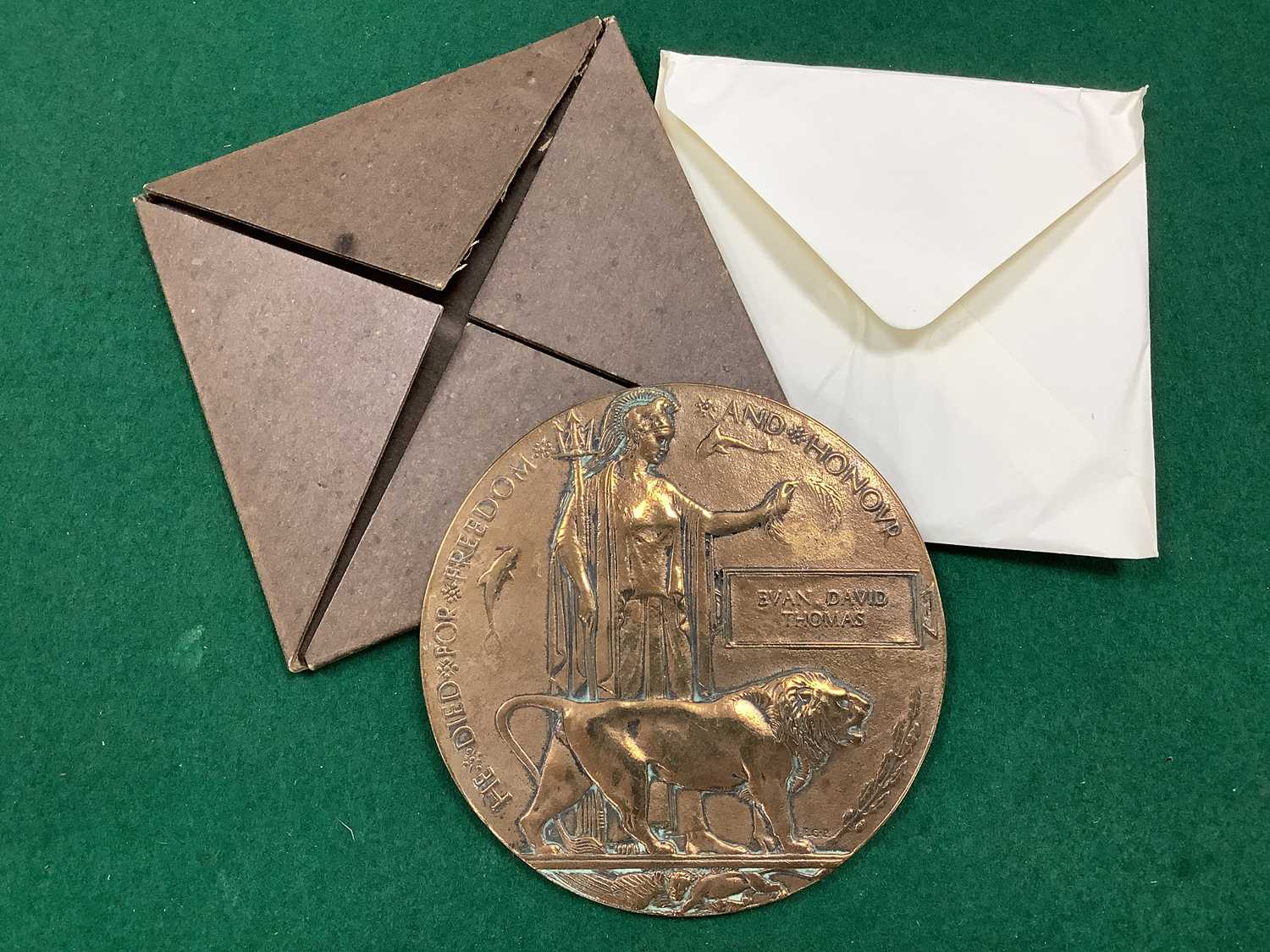 Lot 550 - WWI Memorial Plaque Death Penny, complete