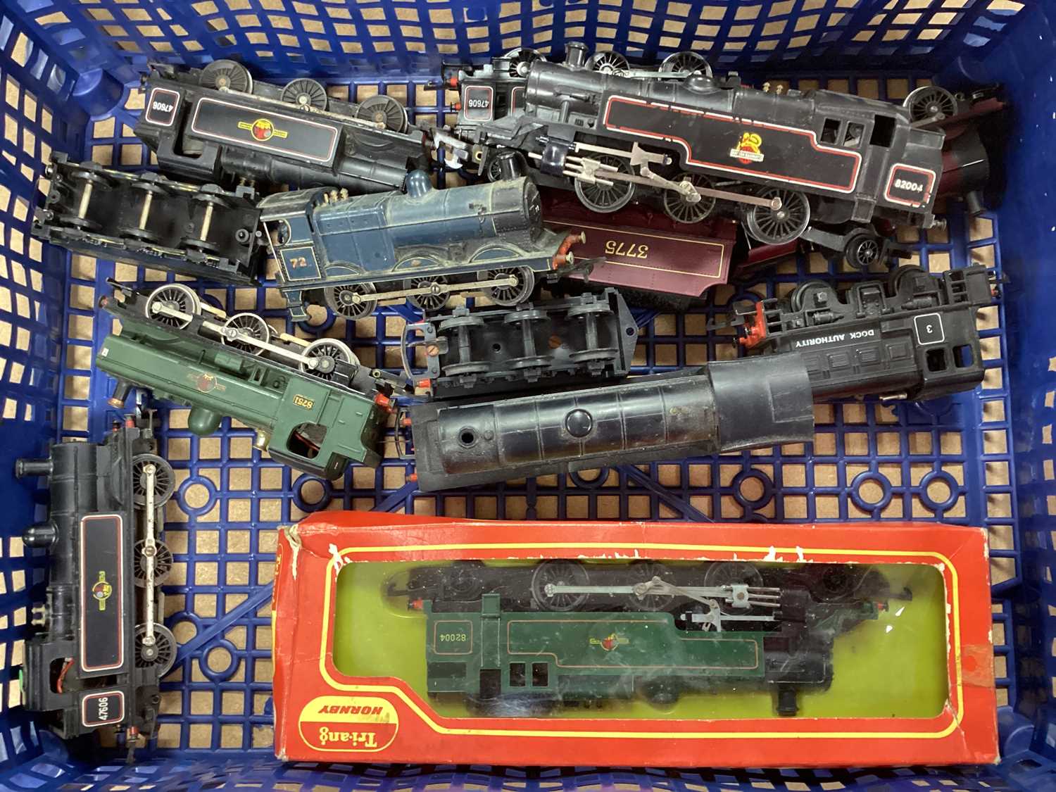 Lot 516 - A Quantity of OO Gauge Tri-ang Locomotives,