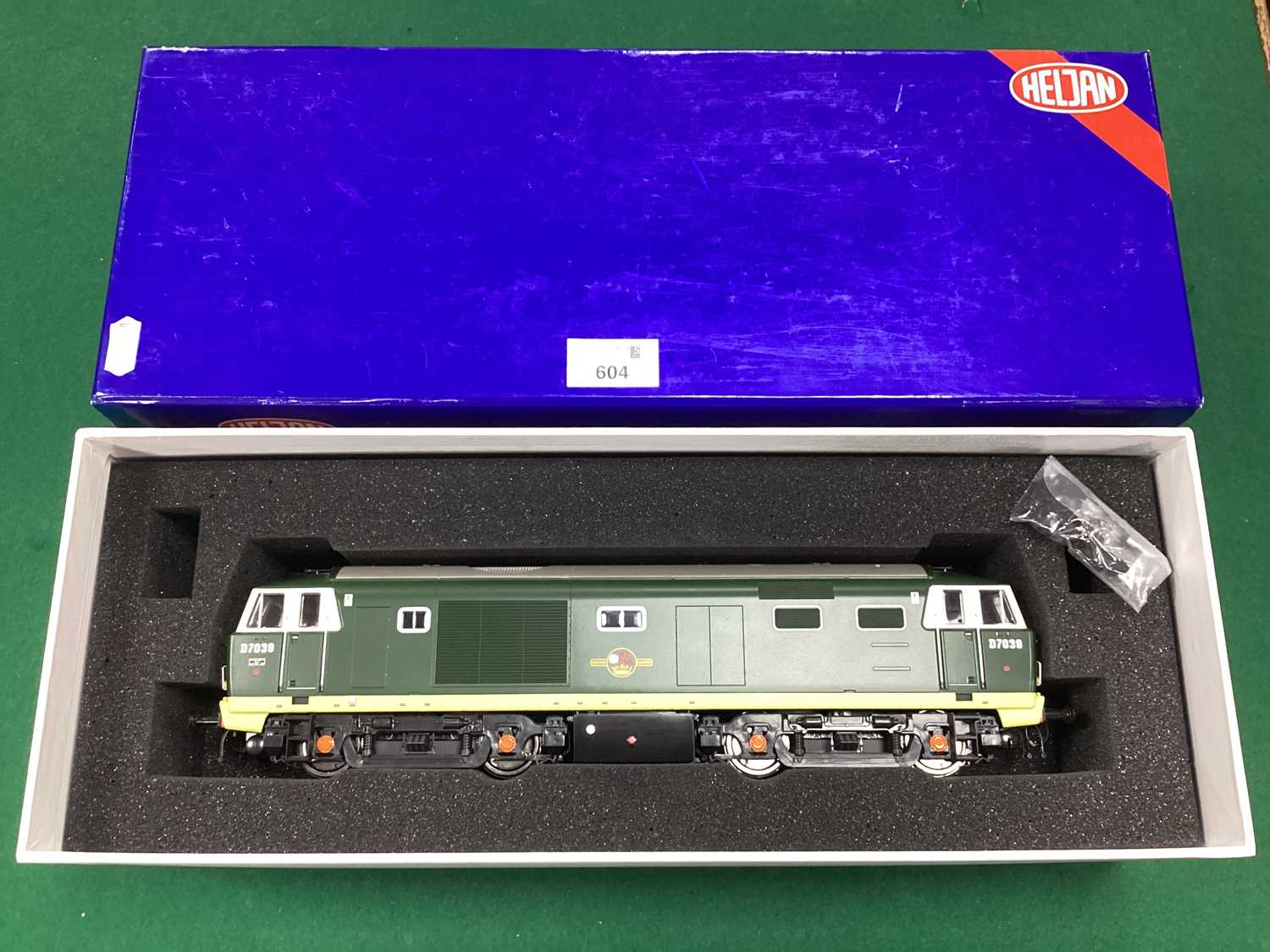 Lot 604 - Heljan O gauge Hymek Diesel Loco D7039 in BR