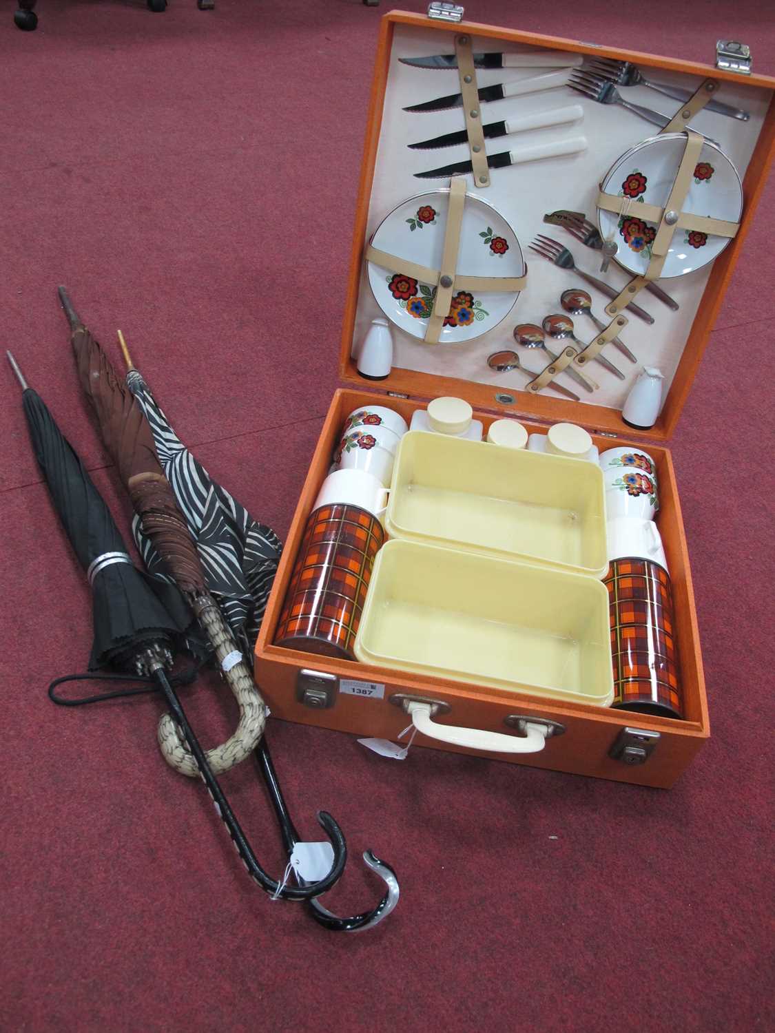 Lot 1387 - Brexton Picnic Hamper, three umbrellas.