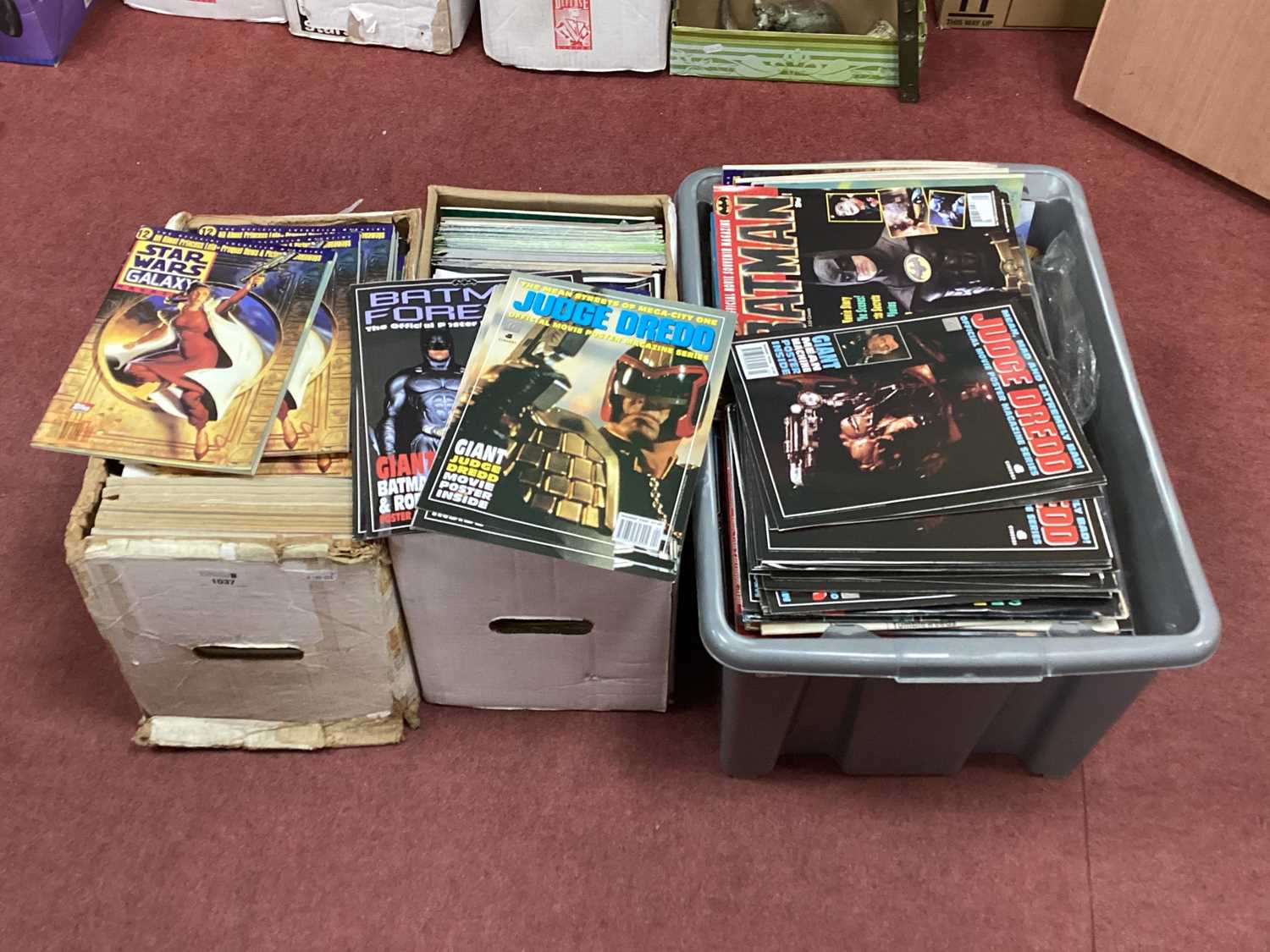Lot 1037 - A large collection of comics and magazines