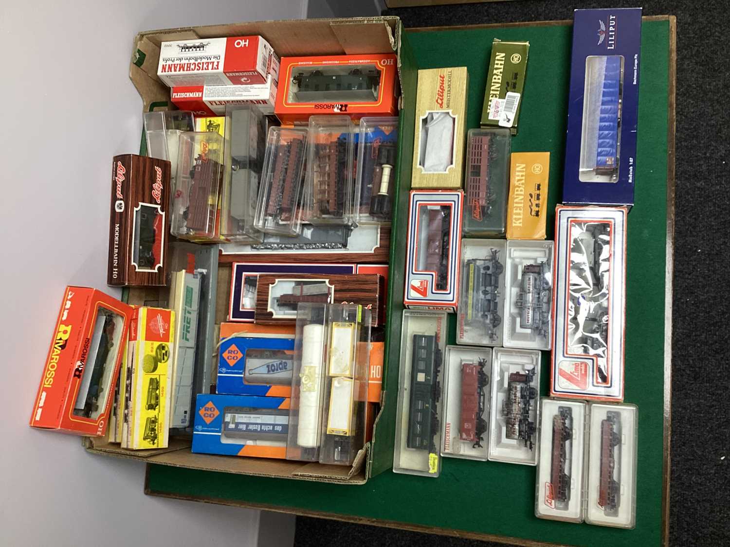 Lot 2 - Approximately Forty Boxed HO Scale Items of