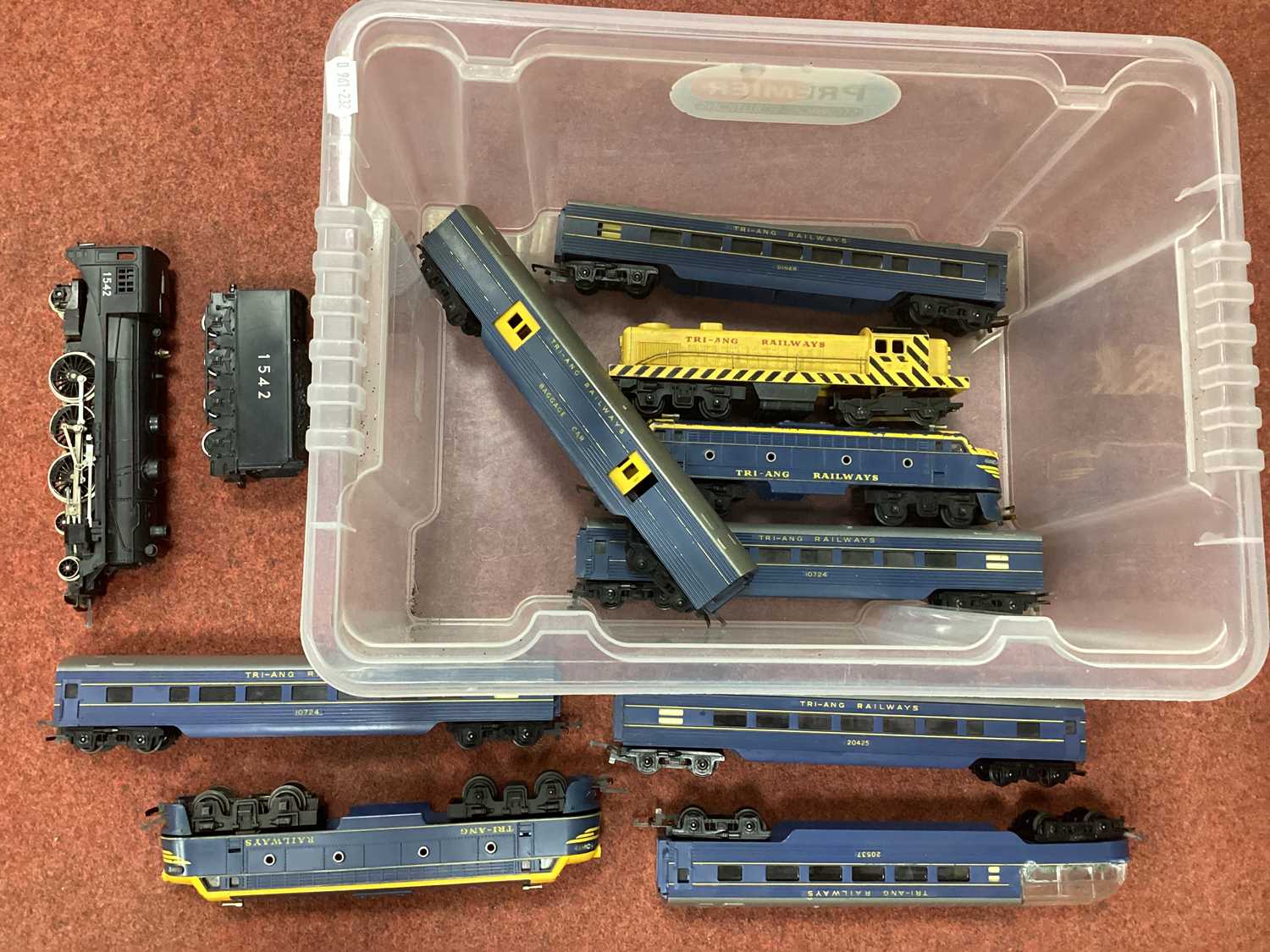 Lot 59 - A Quantity of Triang OO Trans Continental