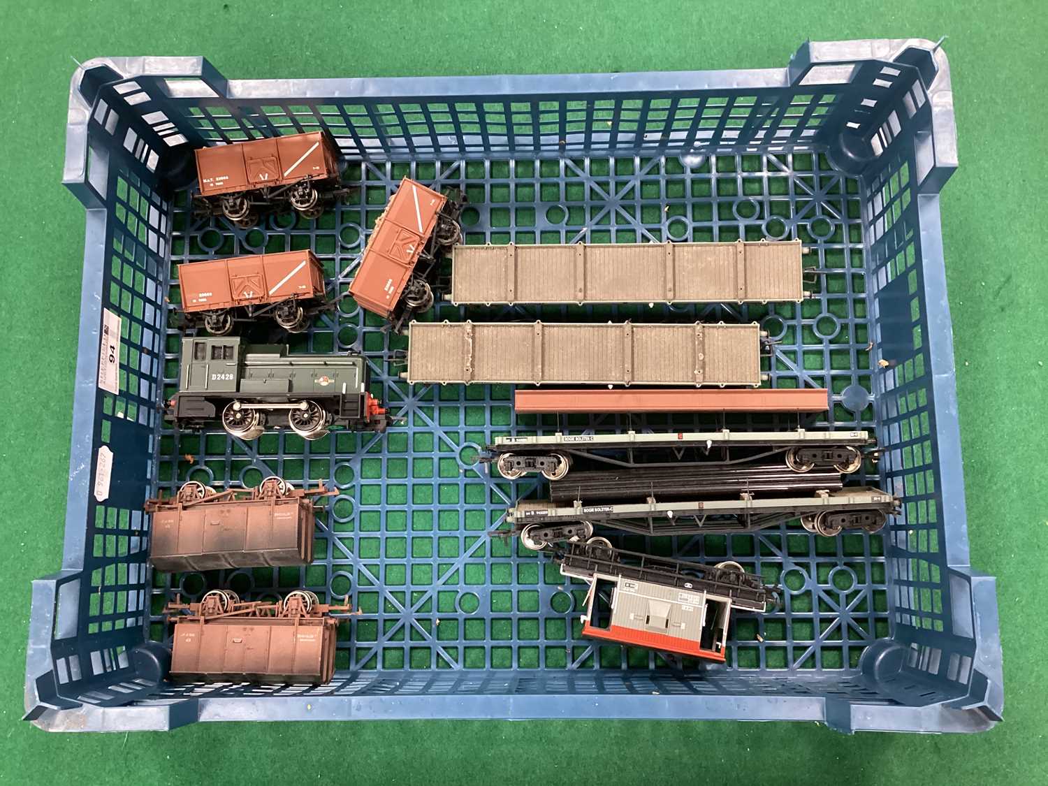 Lot 94 - A OO Gauge Freight Train Set, including 0-4-0