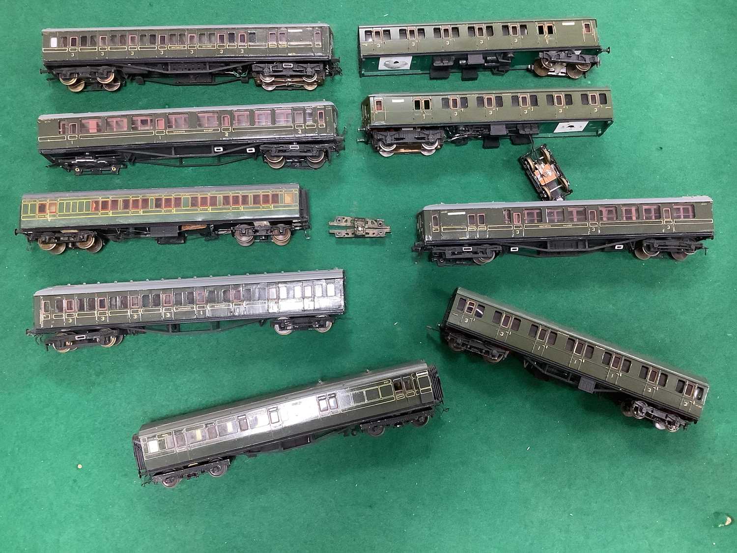 Lot 148 - Nine OO Gauge Southern Railway Coaches