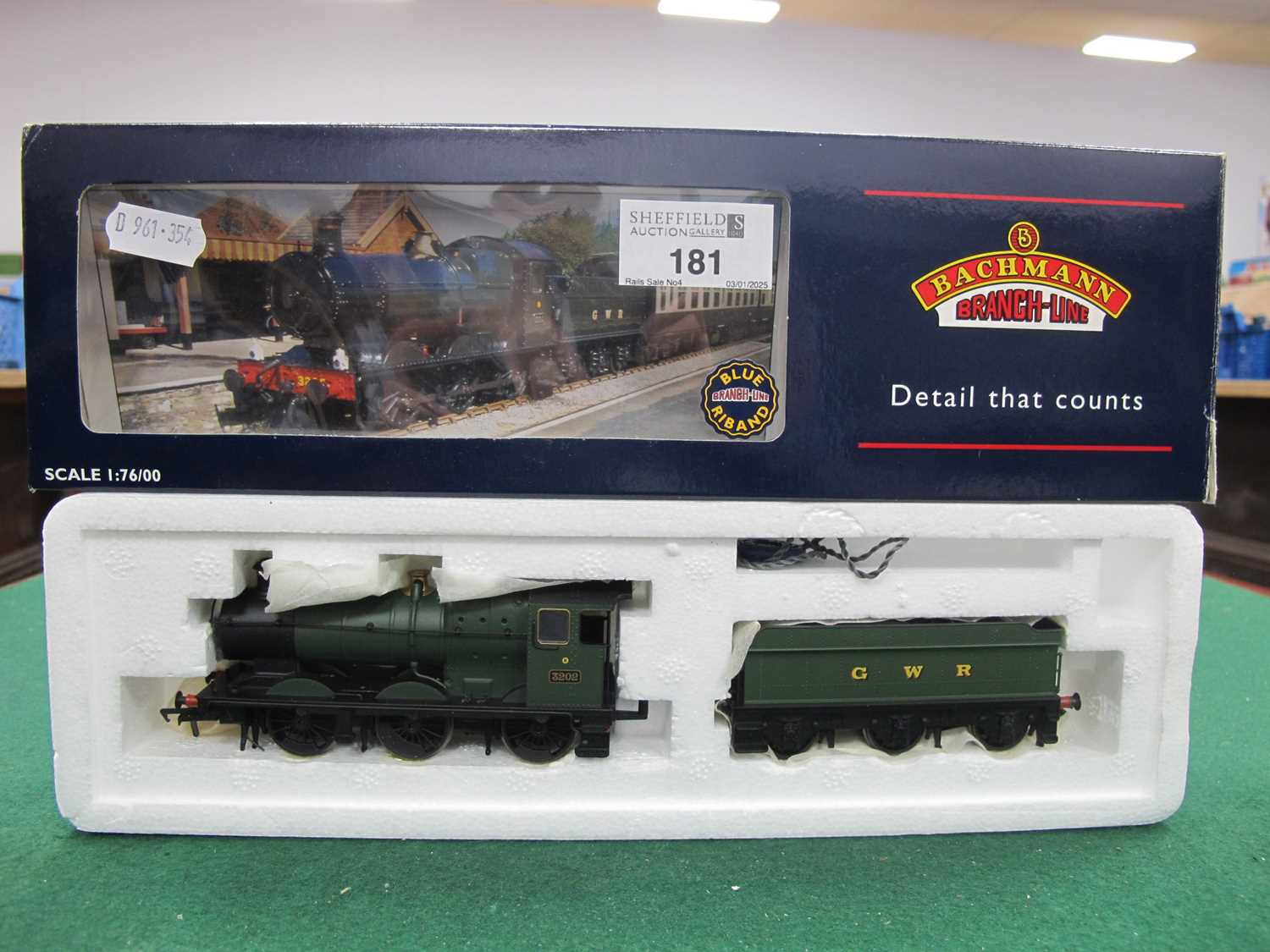 Lot 181 - A Boxed Bachmann OO Gauge Collett Goods