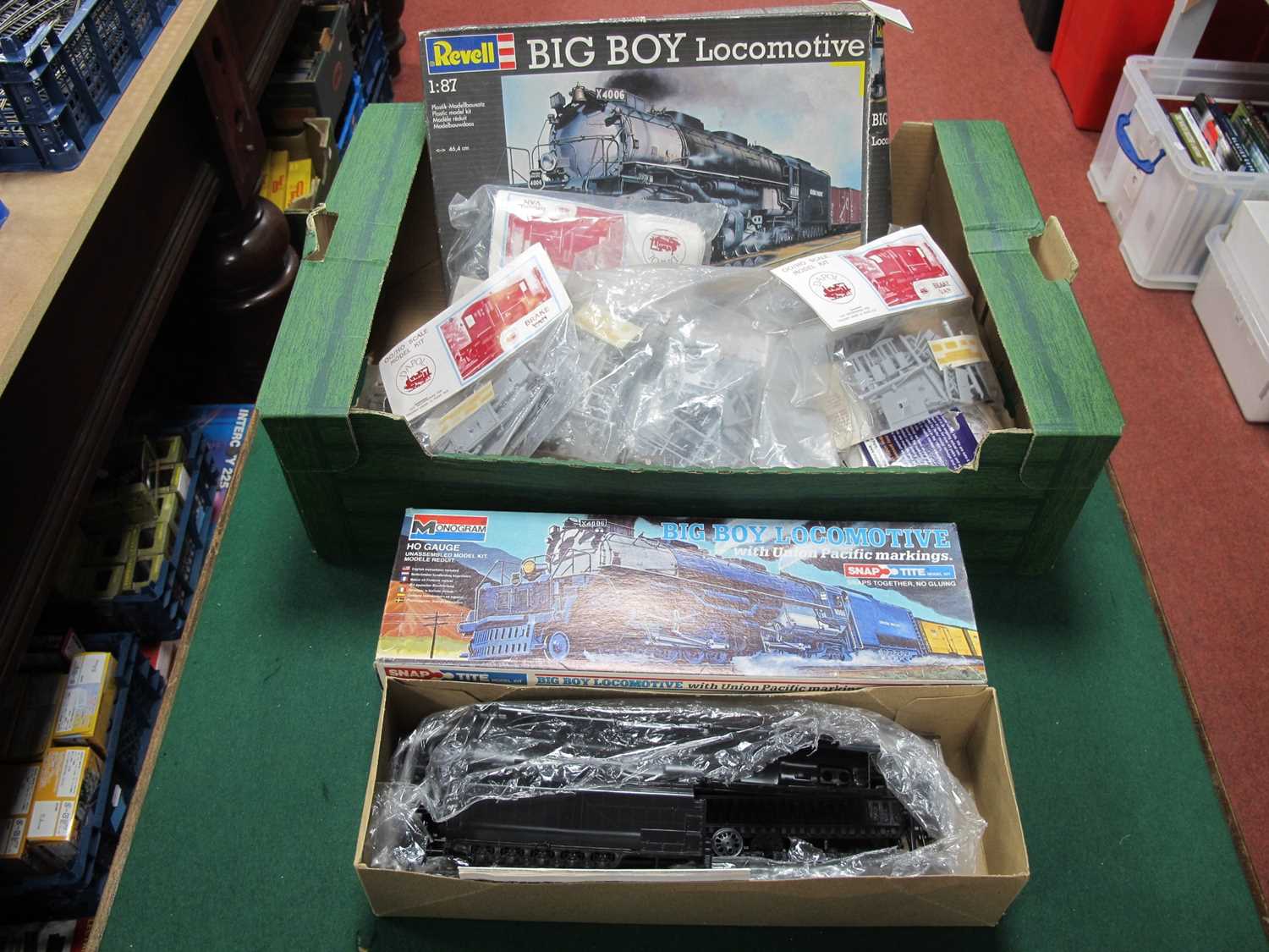 Lot 213 - A Quantity of Plastic Model Locomotive and