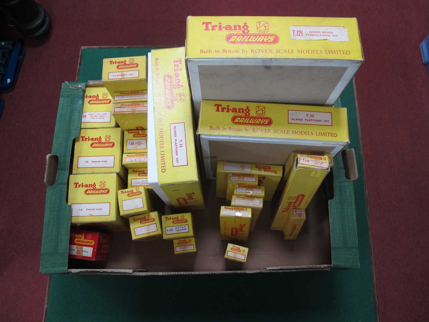 Lot 258 - A Quantity of Boxed Triang TT Buildings and