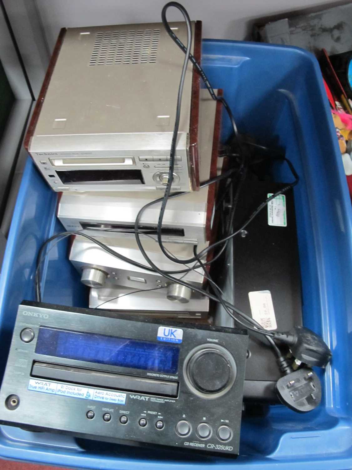 Lot 1028 - Audio - Technics Mini Disc SJ-HD501, tuner