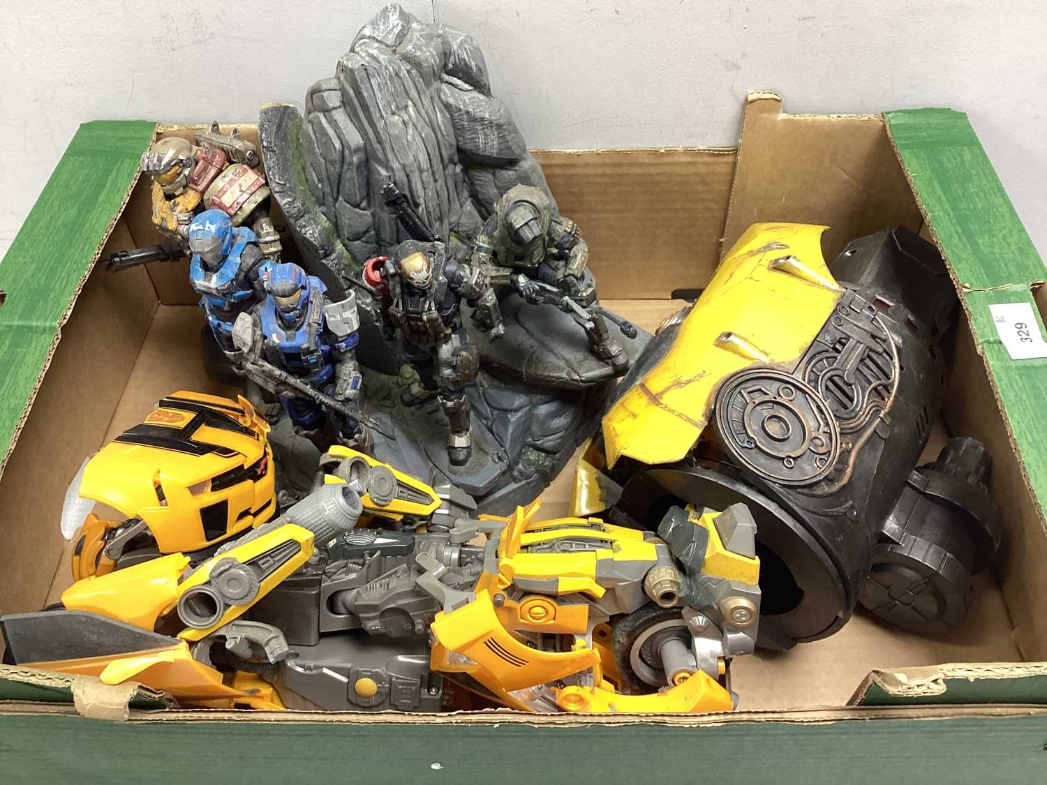 Lot 329 - Microsoft Halo and Transformers interest to