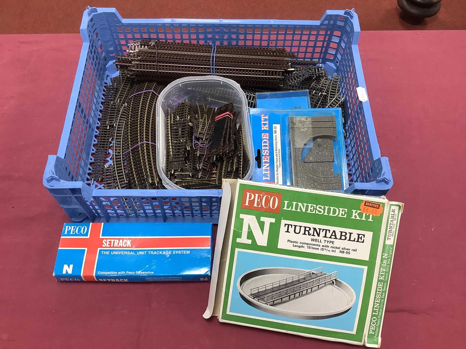 Lot 730 - A quantity of N gauge track and points by