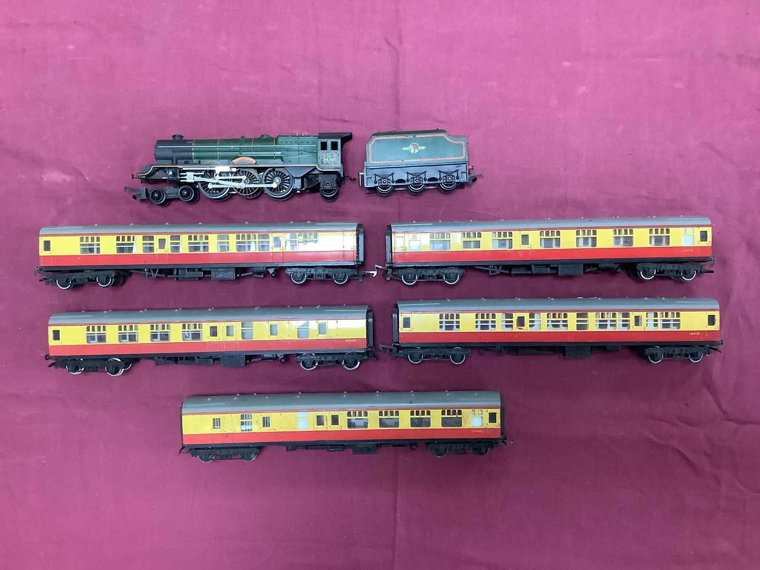 Lot 700 - A Triang 00 gauge class DMU "Princess