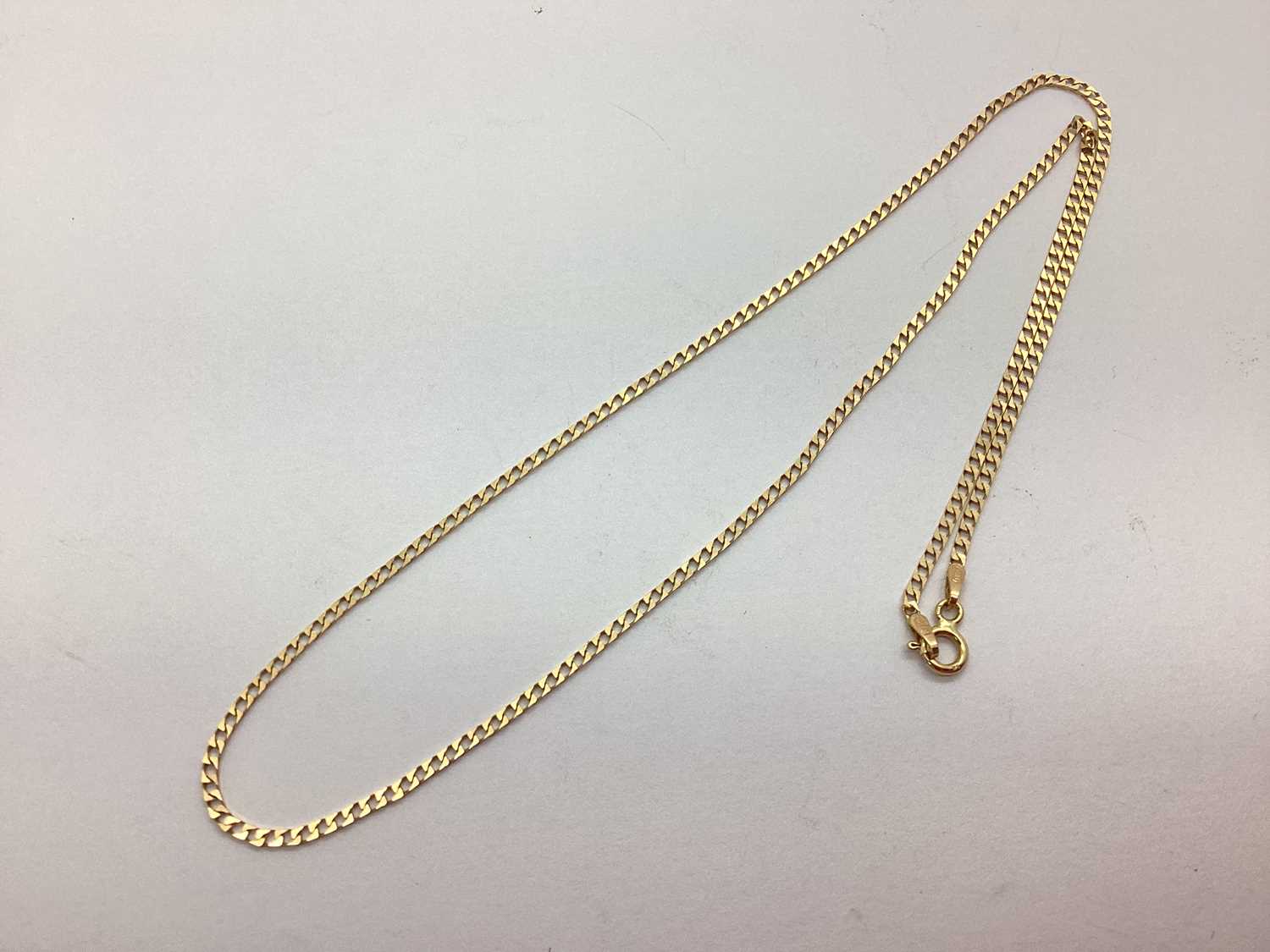 Lot 94 - A Fine Curb Link Chain, stamped "375", 40cm