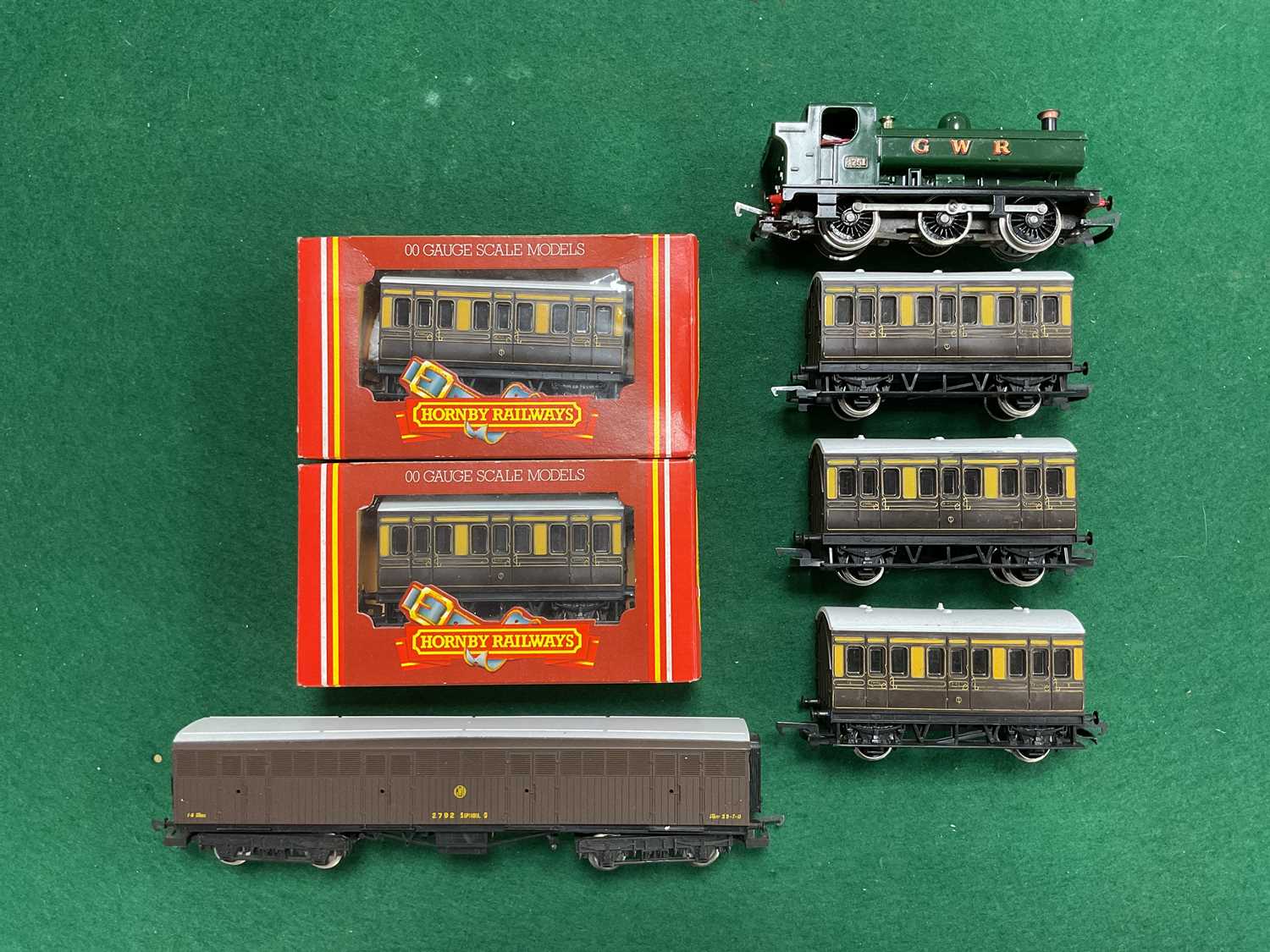 Lot 643 - An OO gauge GWR branch train consisting of a