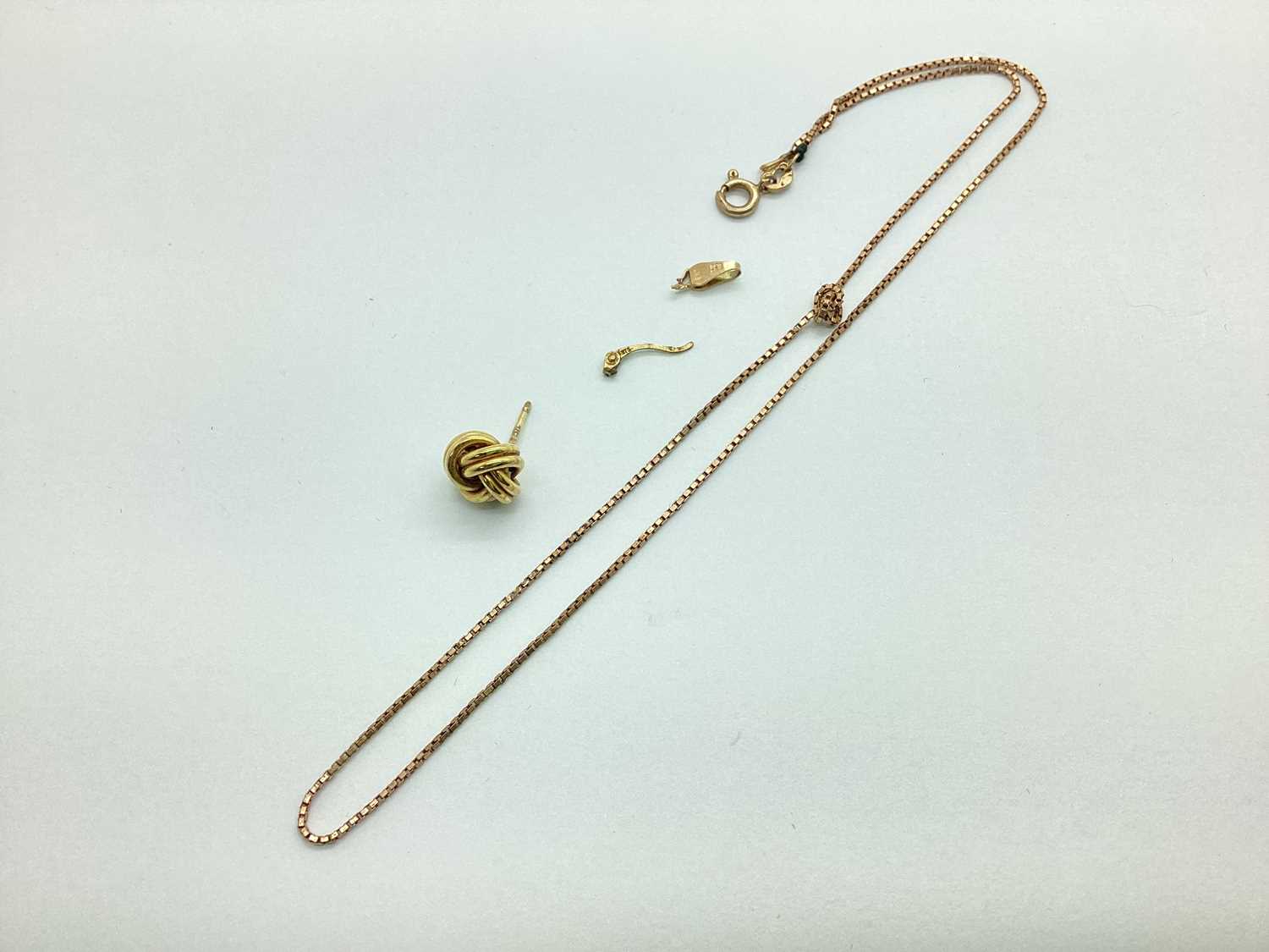 Lot 107 - A 9ct Gold Box Link Chain, together with a