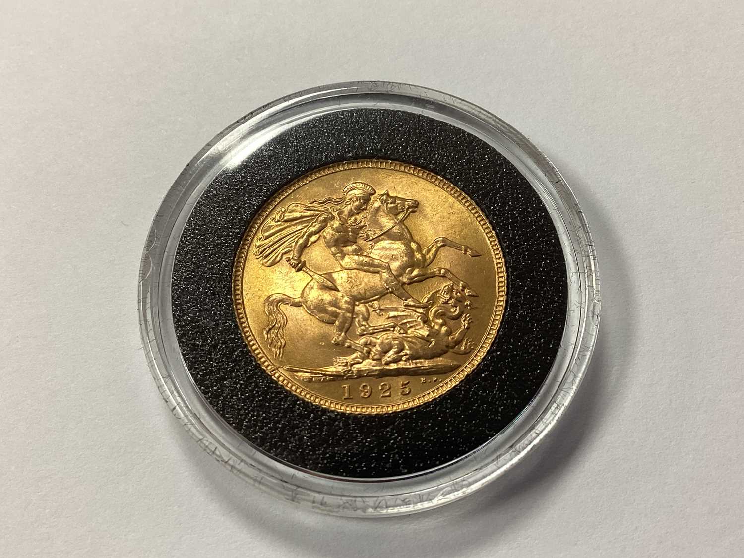 Lot 688 - 1925 George V Gold Sovereign.