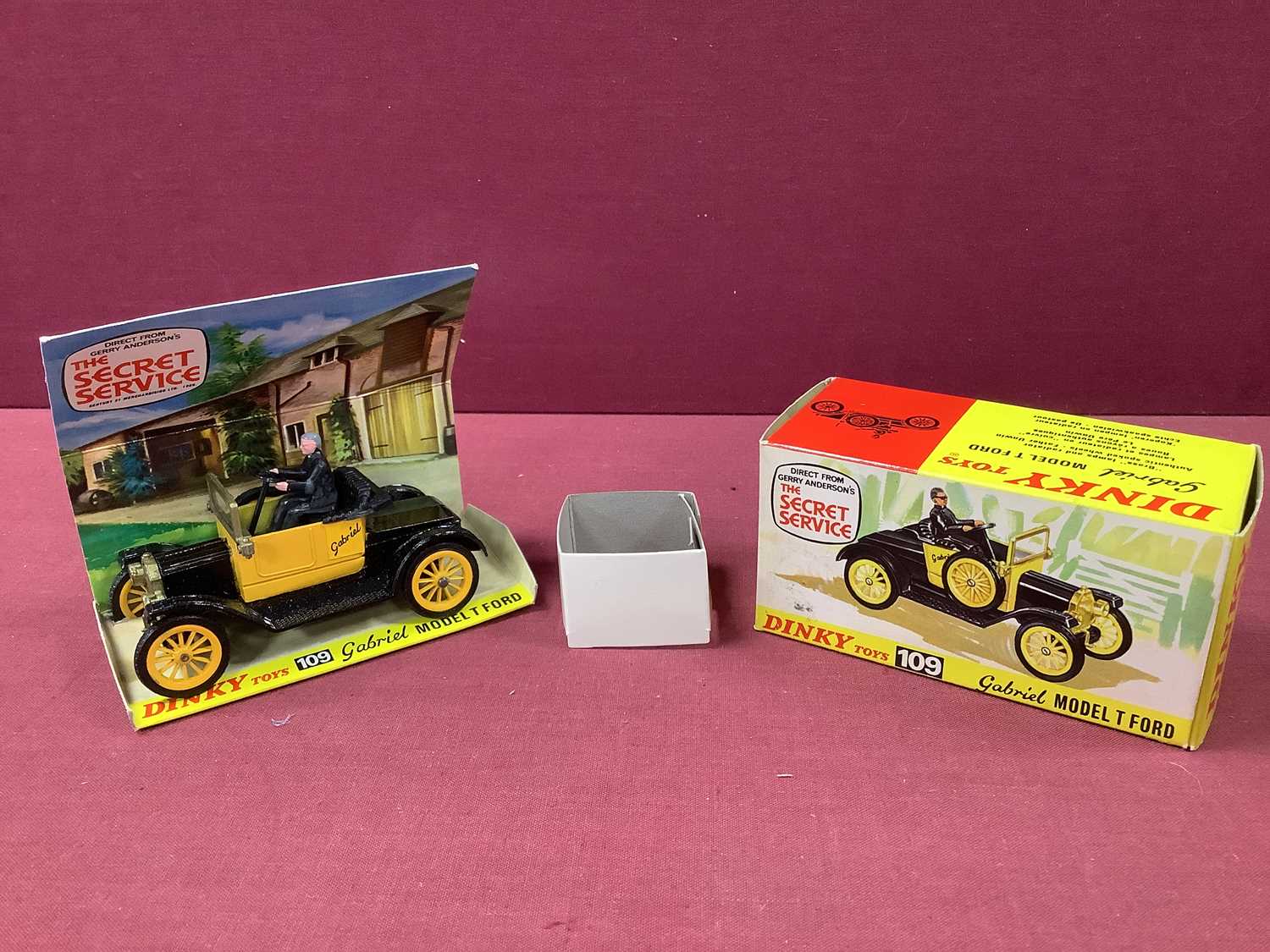Lot 912 - Dinky Toys No 109 'Gabriel' Model T-Ford