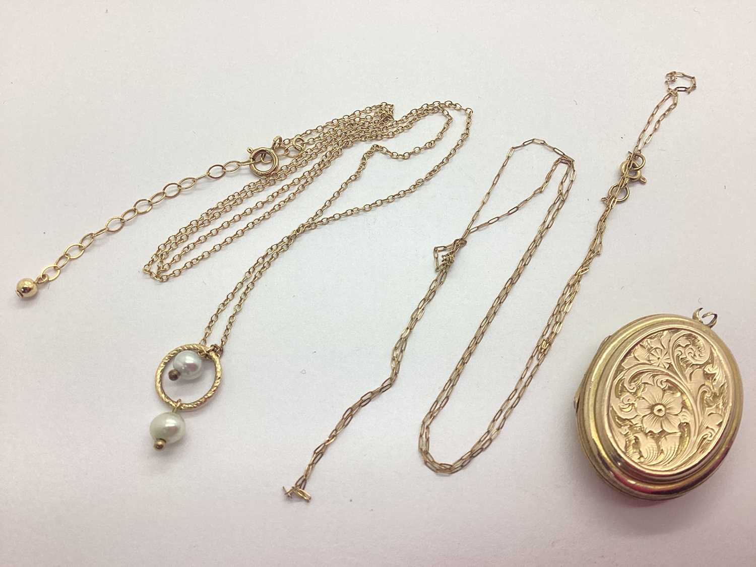 Lot 87 - A Fine Elongated Link Chain, stamped "9K",