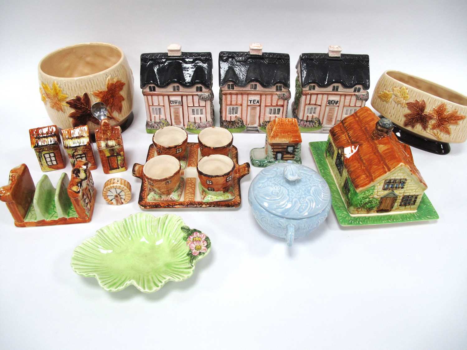 Lot 1159 - Sylavc Bowl, Posie with leaf decorations,