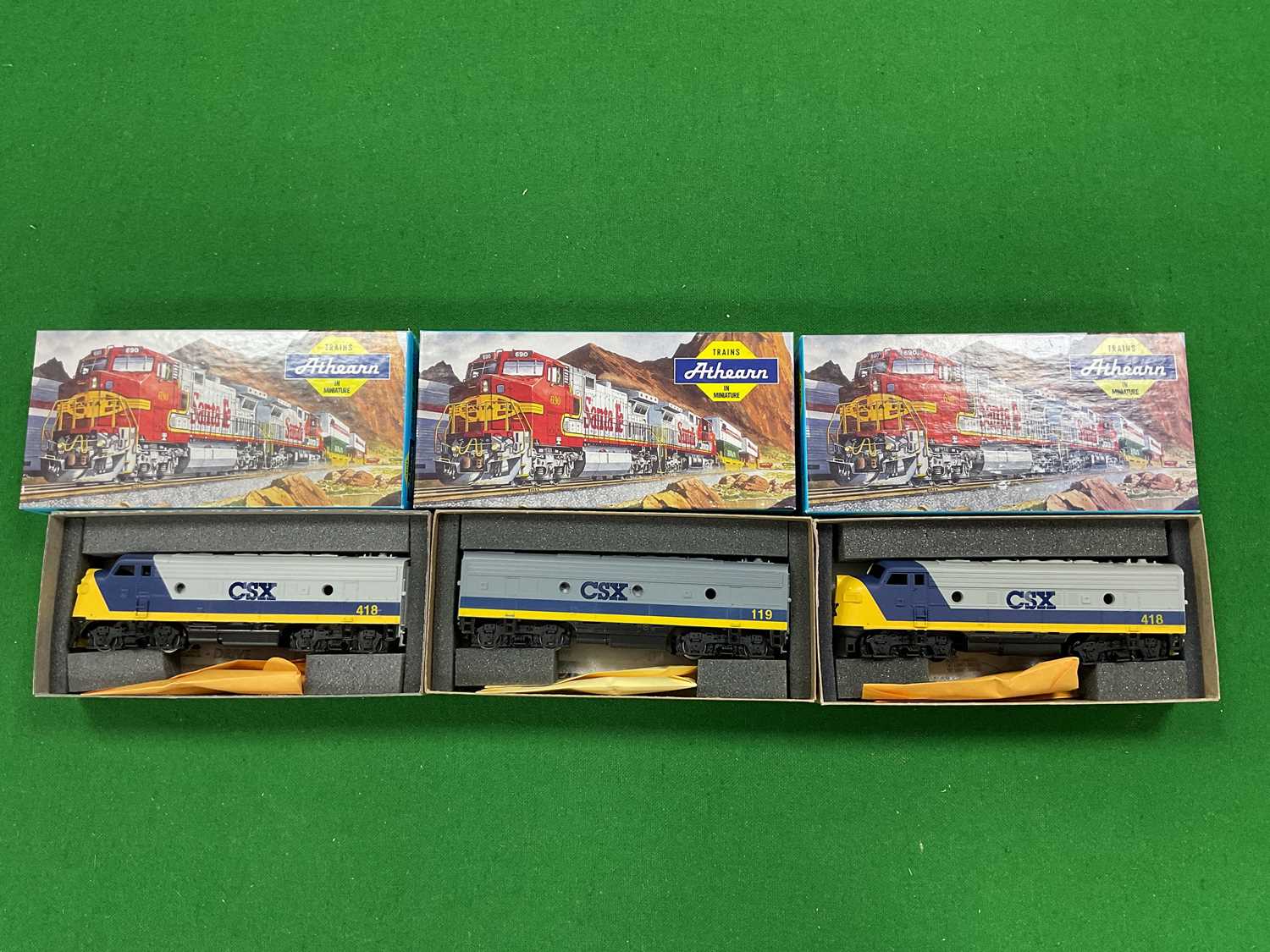 Lot 515 - A boxed Athearn HO scale three-unit F7 in
