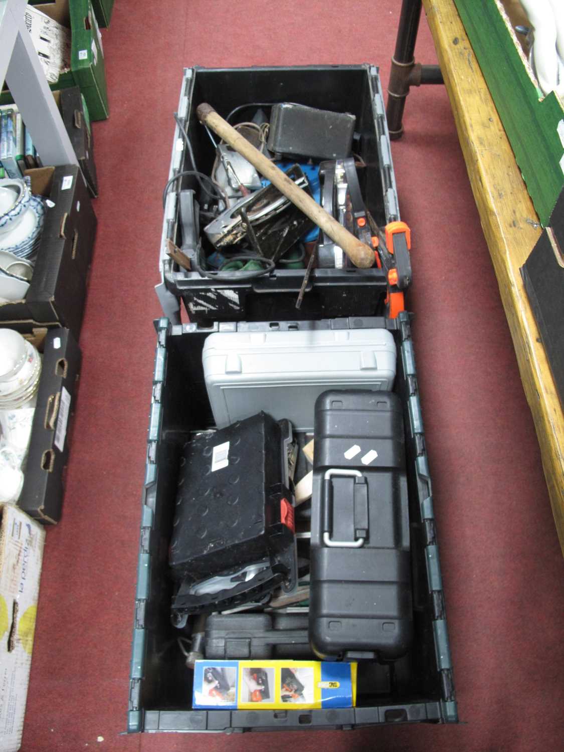 Lot 1114 - Clarke Sander, Hitachi circular saw, vice,