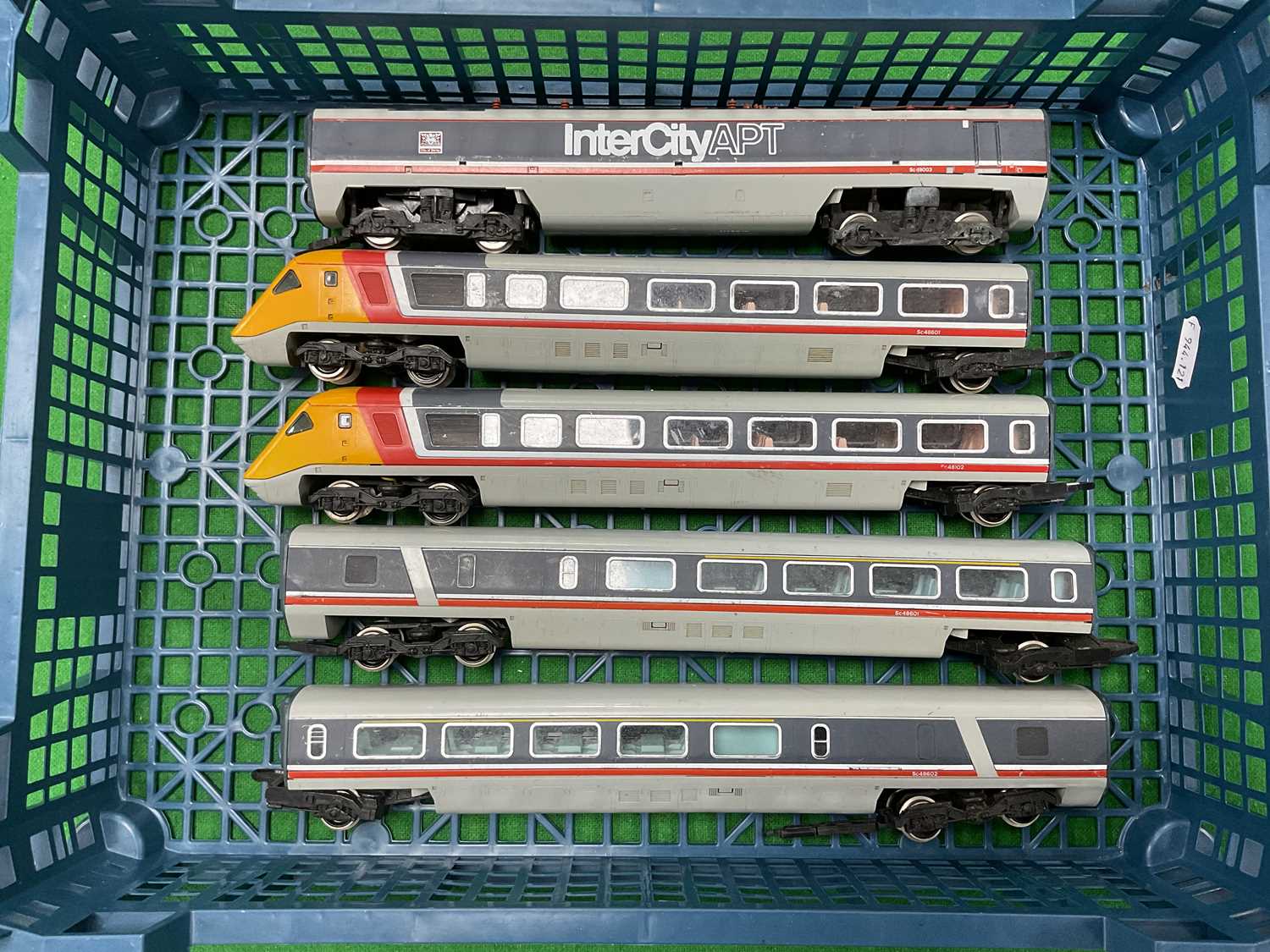 Lot 627 - A Hornby 00 gauge APT five car train,