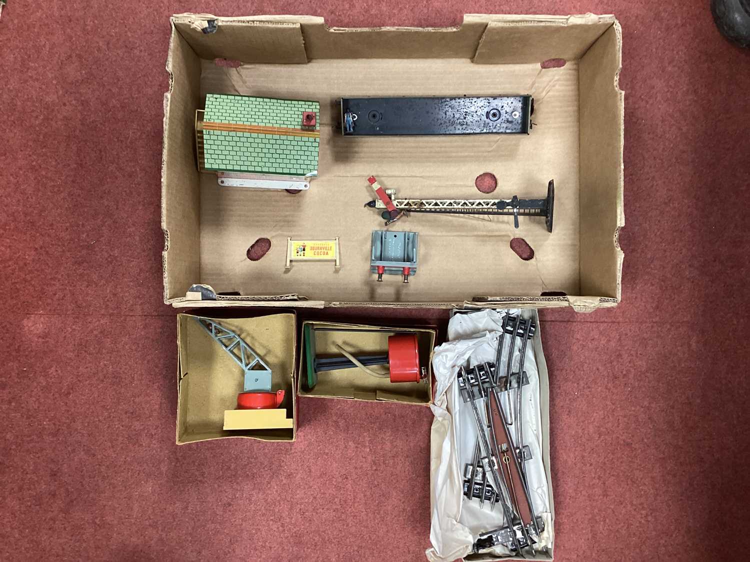 Lot 418 - Hornby O Gauge Interest to include Platform