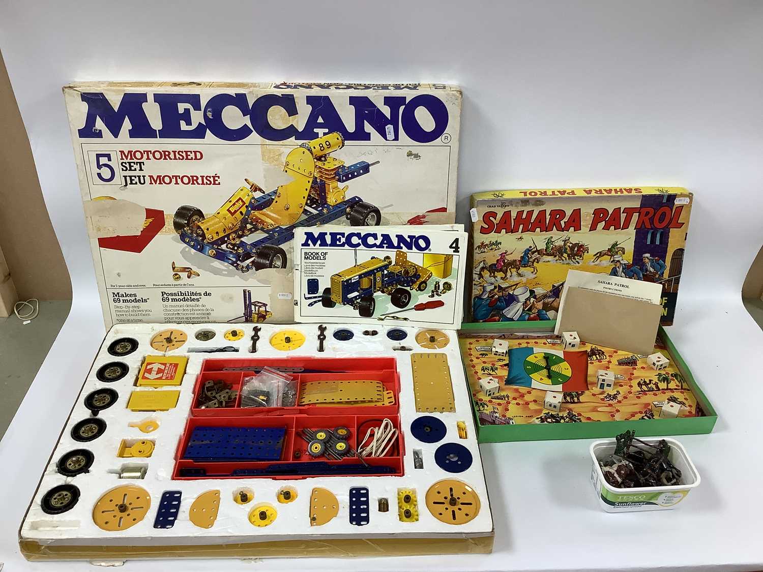 Lot 696 - A Meccano 1970s Motorised No 5 Construction