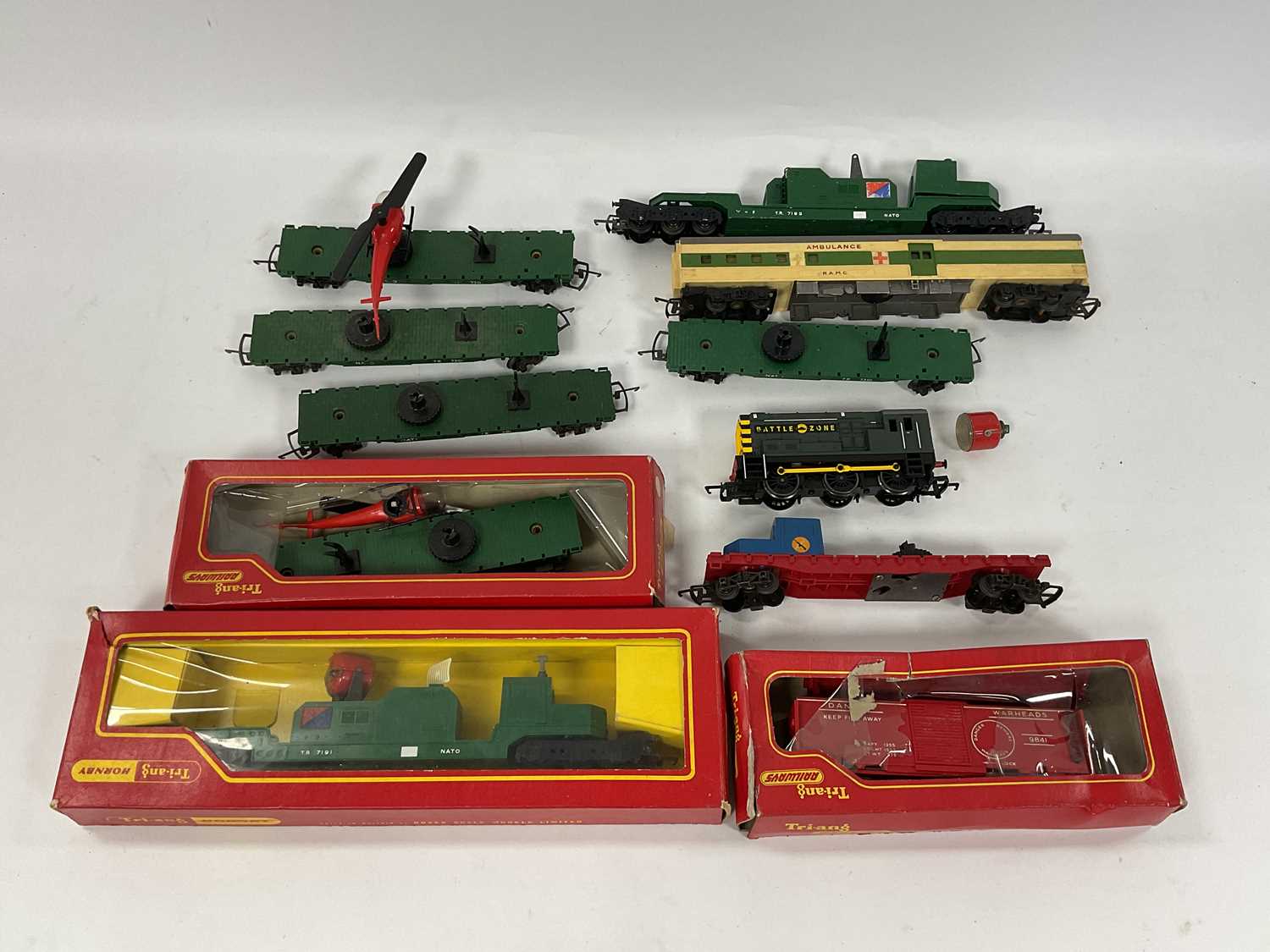 Lot 464 - A Collection of Triang-Hornby "Battlespace"