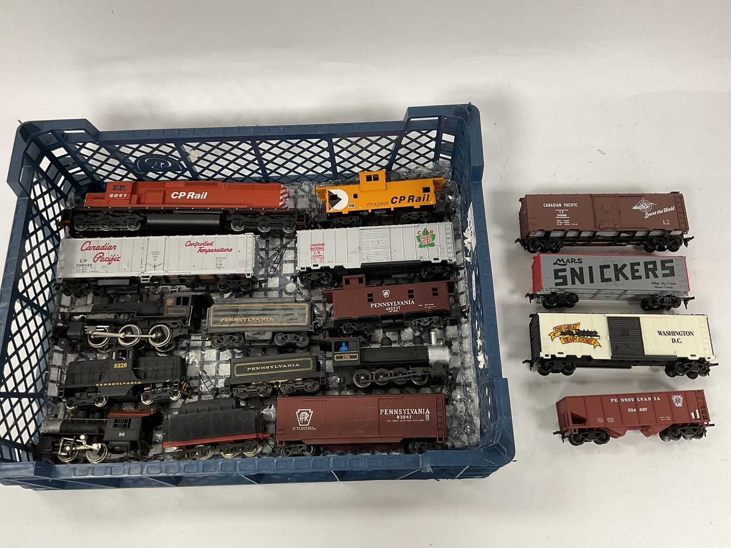 Lot 518 - Five HO scale North American locomotives: a