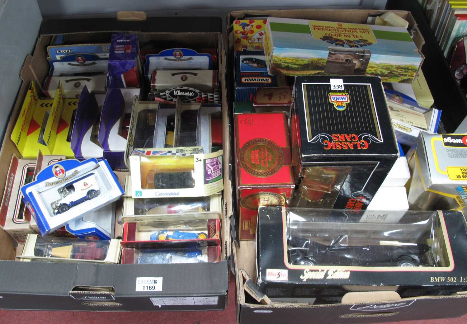 Lot 1169 - A large quantity of boxed diecast vehicles