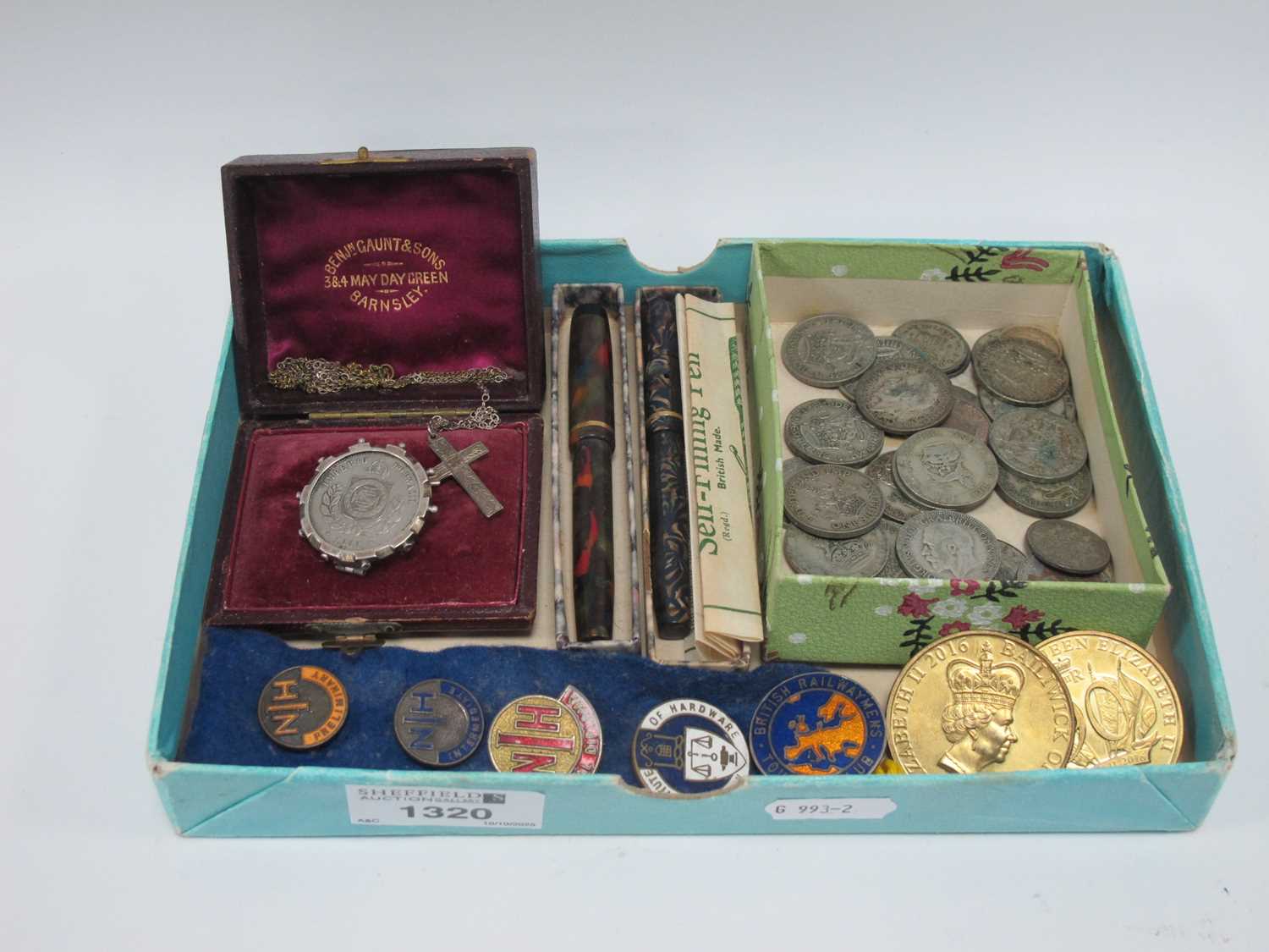 Lot 1320 - A Group of Vintage Collectables, to include