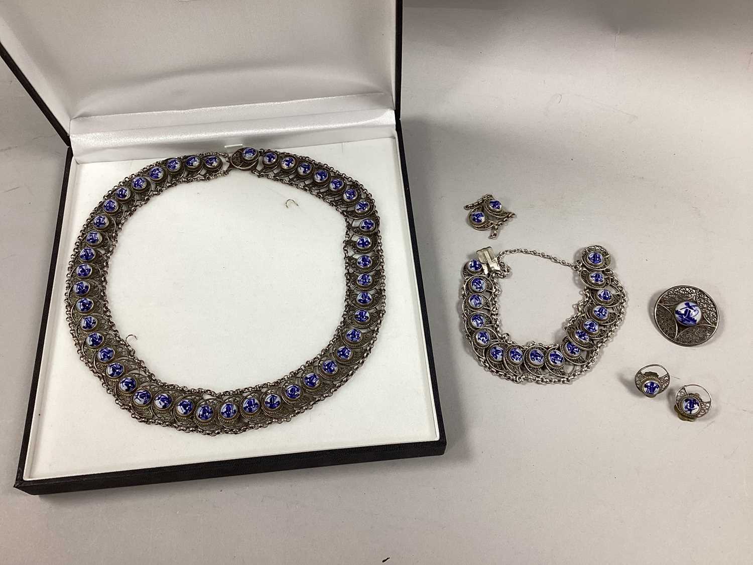 Lot 186 - A Vintage Delft Collarette Necklace,